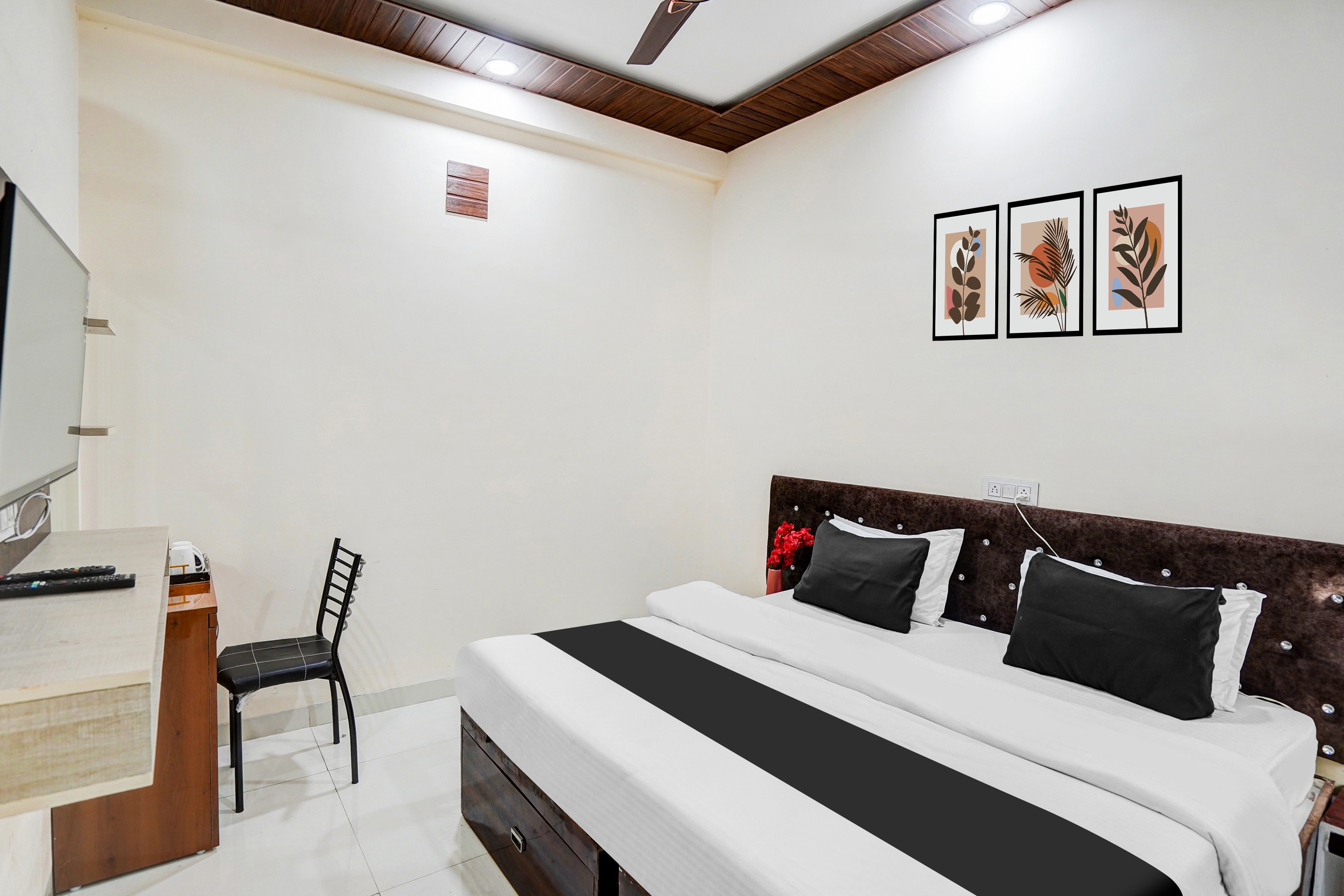 Flagship Hotels in Scheme No 114, Indore for Local Ids Accepted ...