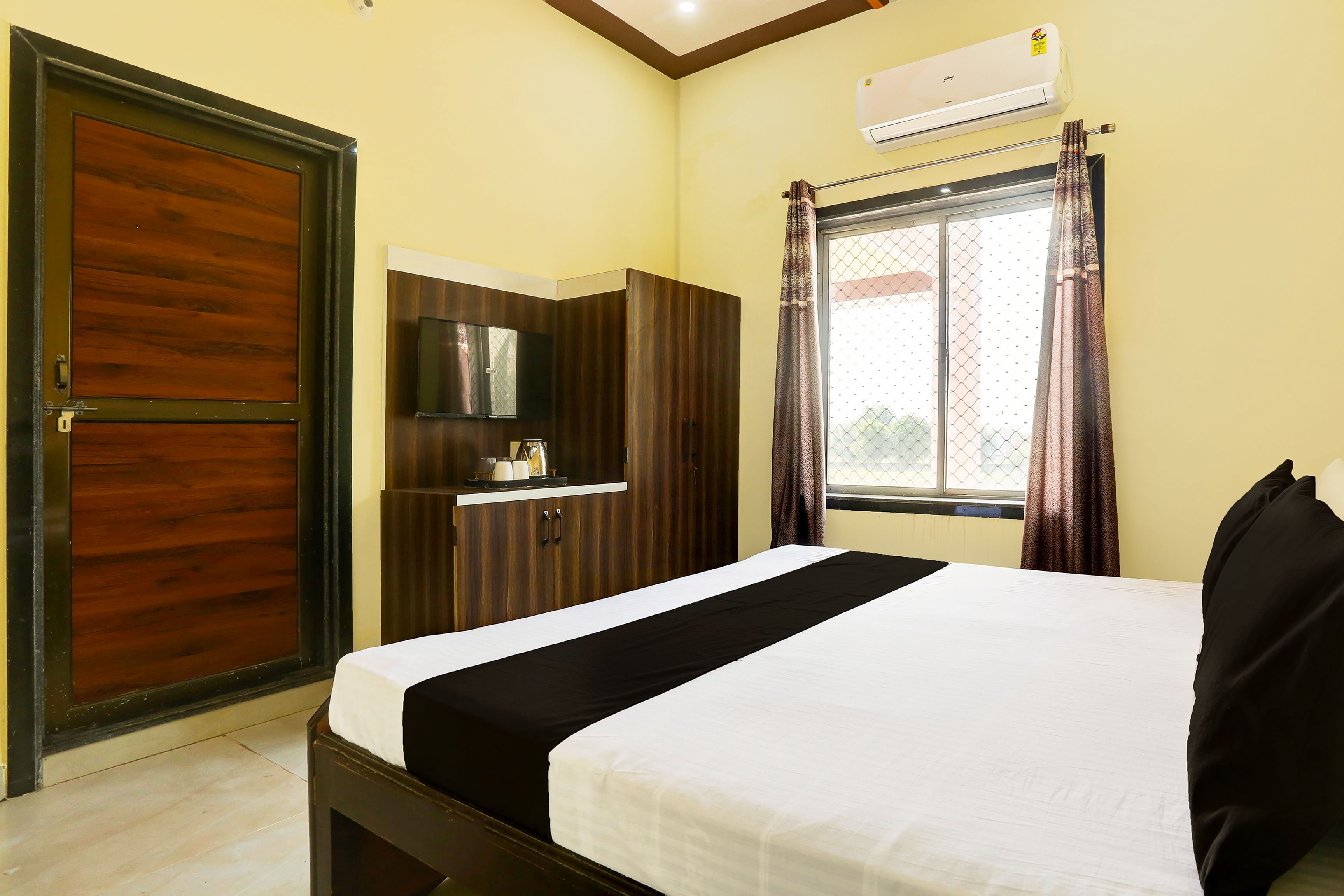 Hotel O Food Junction Restaurant & Hotel, Flagship Sikar, Book @ ₹680 - OYO