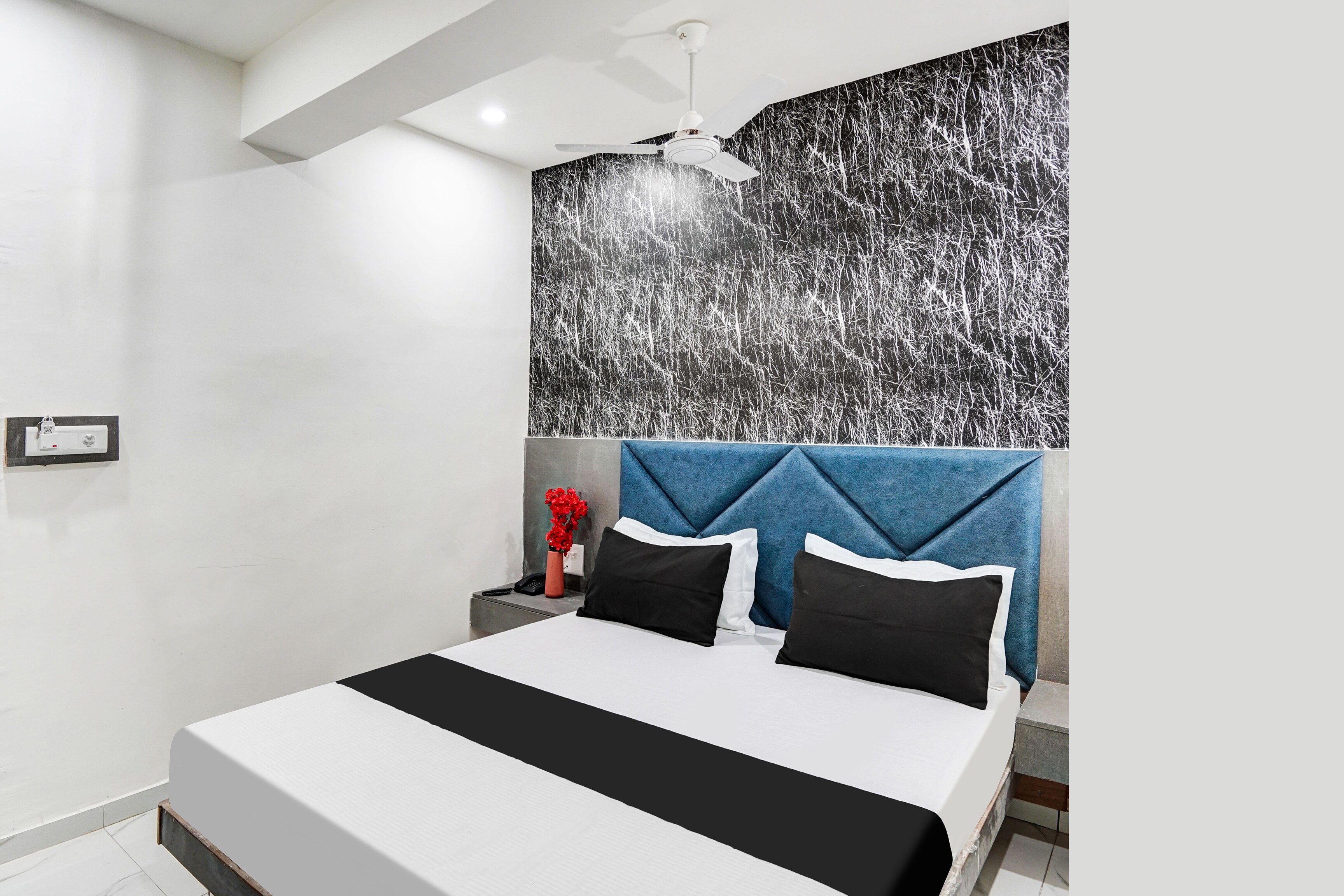 Hotel O Bhavya Raj, Flagship Gandhinagar, Book @ ₹1095 - OYO