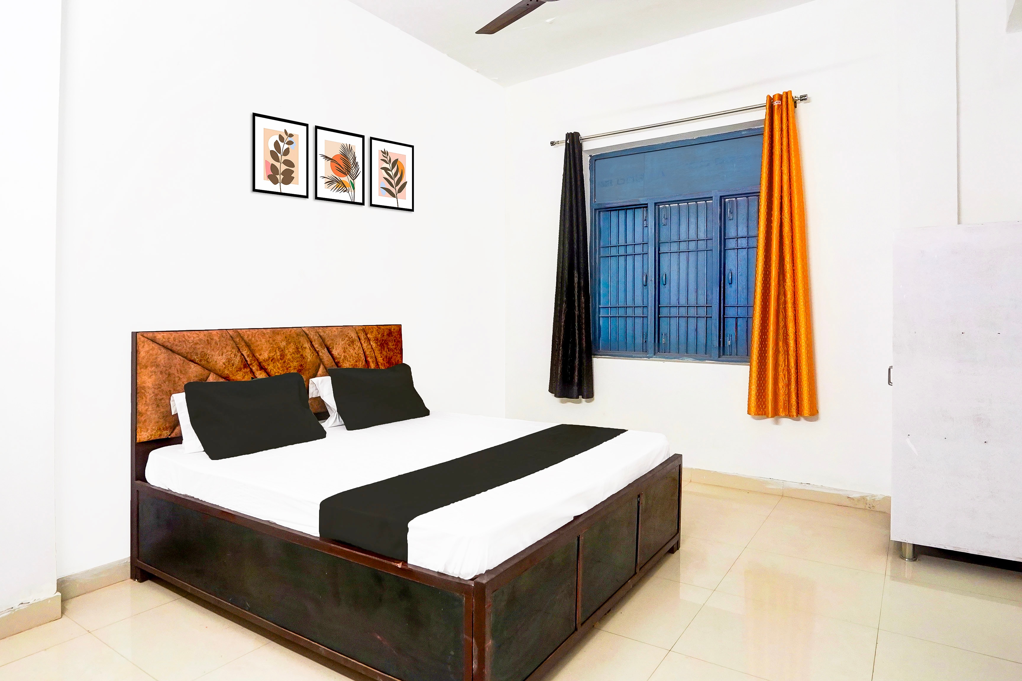 Hotel O Pari In Hotel , Flagship Ghaziabad, Book @ ₹898 - OYO