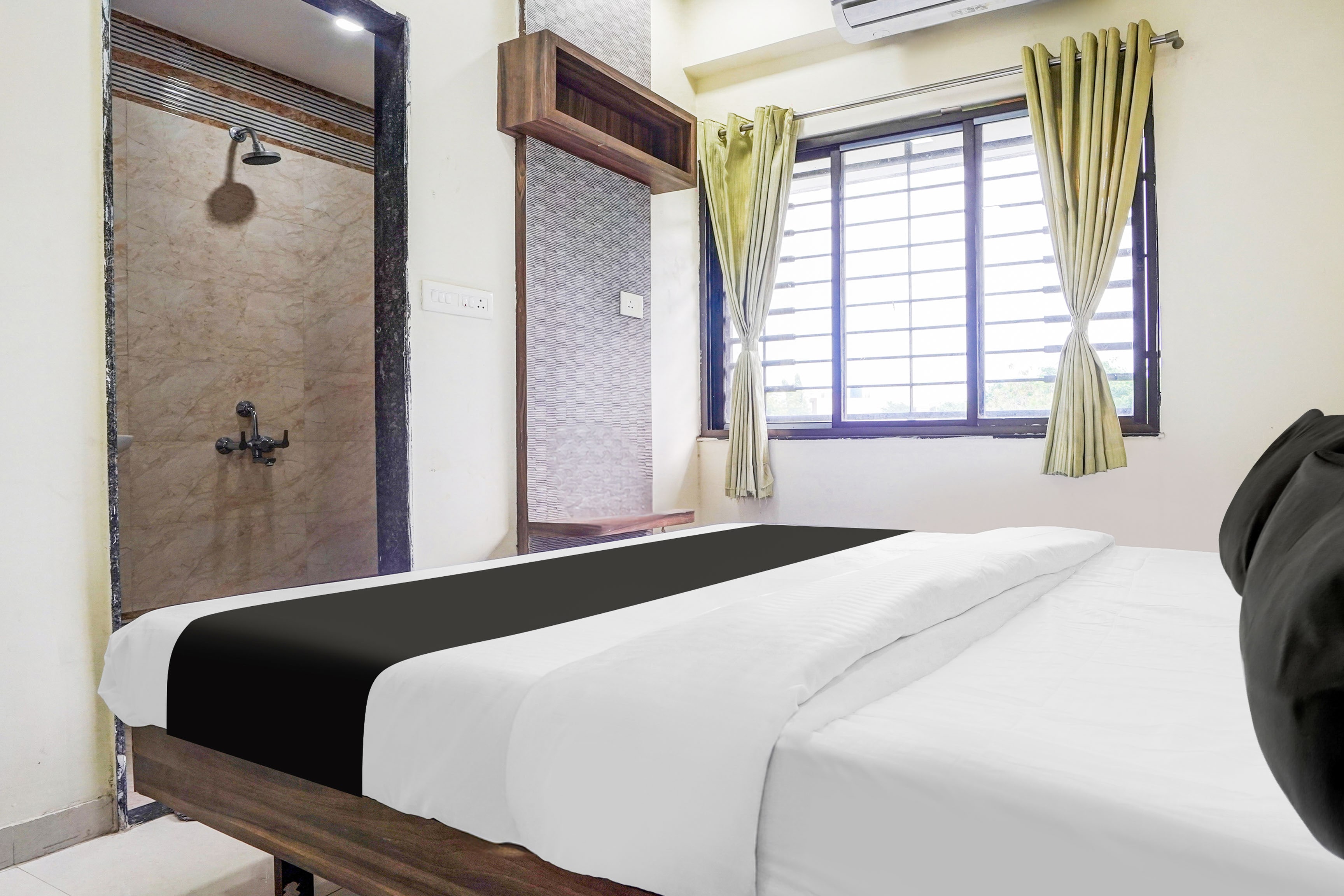 Hotel O NAKSH LODGING & BOARDING , Flagship Nagpur, Book @ ₹760 - OYO