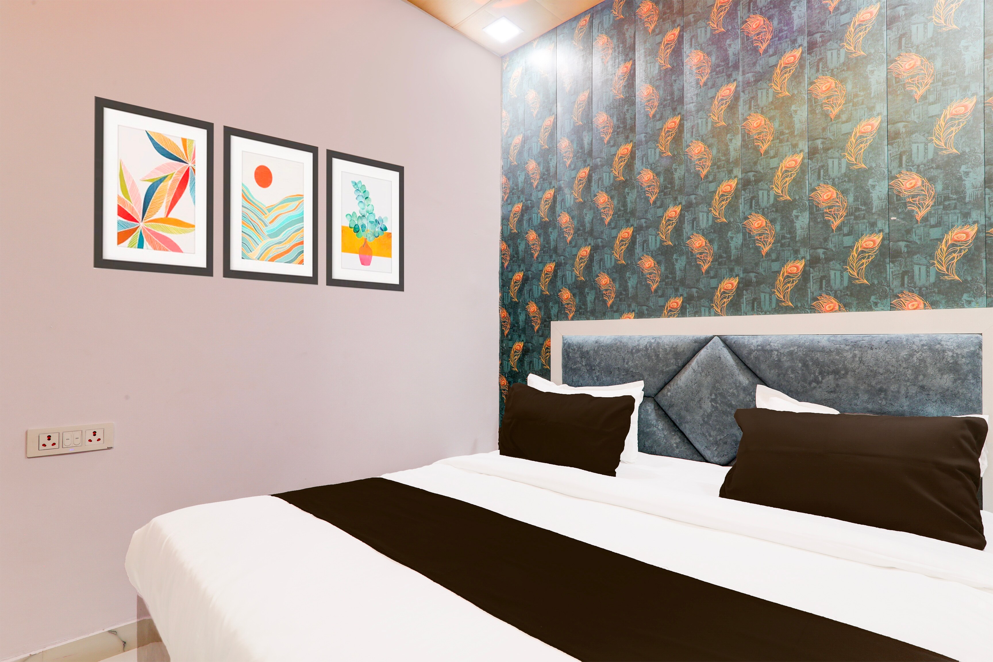 Hotel O Royal Classic Inn, Flagship Barabanki, Book @ ₹817 - OYO