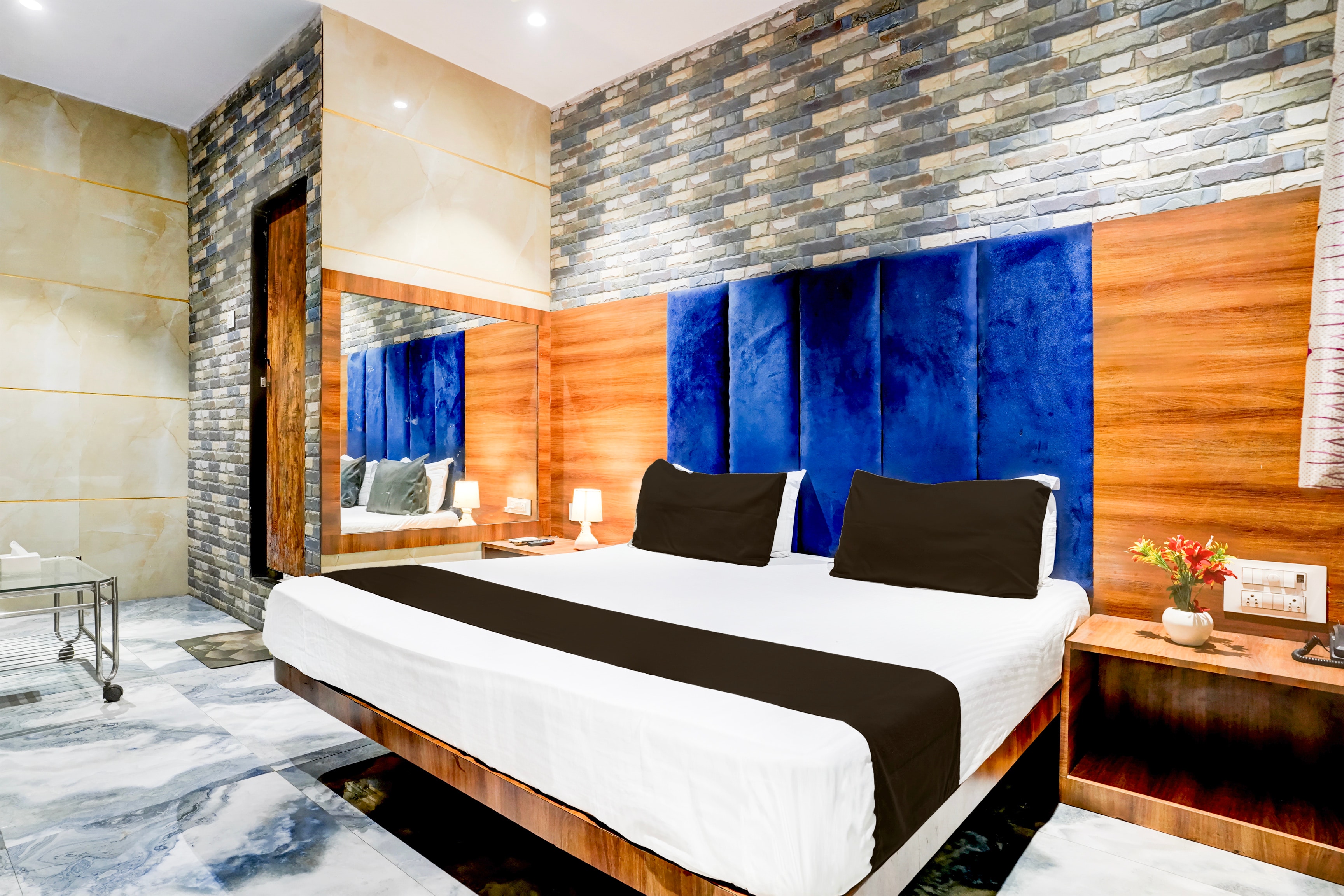 Hotel O Shiv Sai Residency Lodging & Boarding , Flagship Mumbai, Book ...