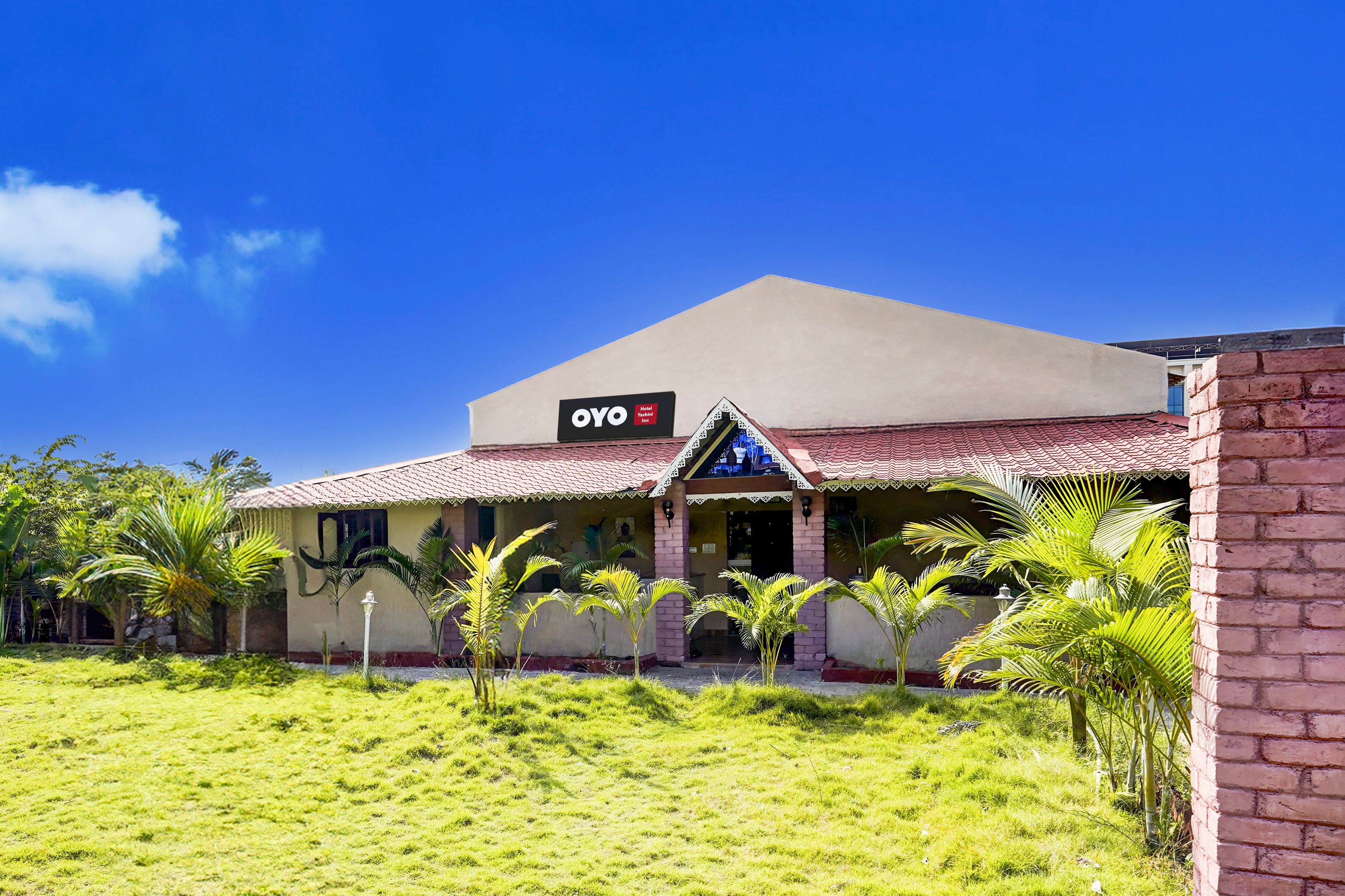 Hotel O Yazhini Inn, Flagship Chennai, Book @ ₹1860 - OYO