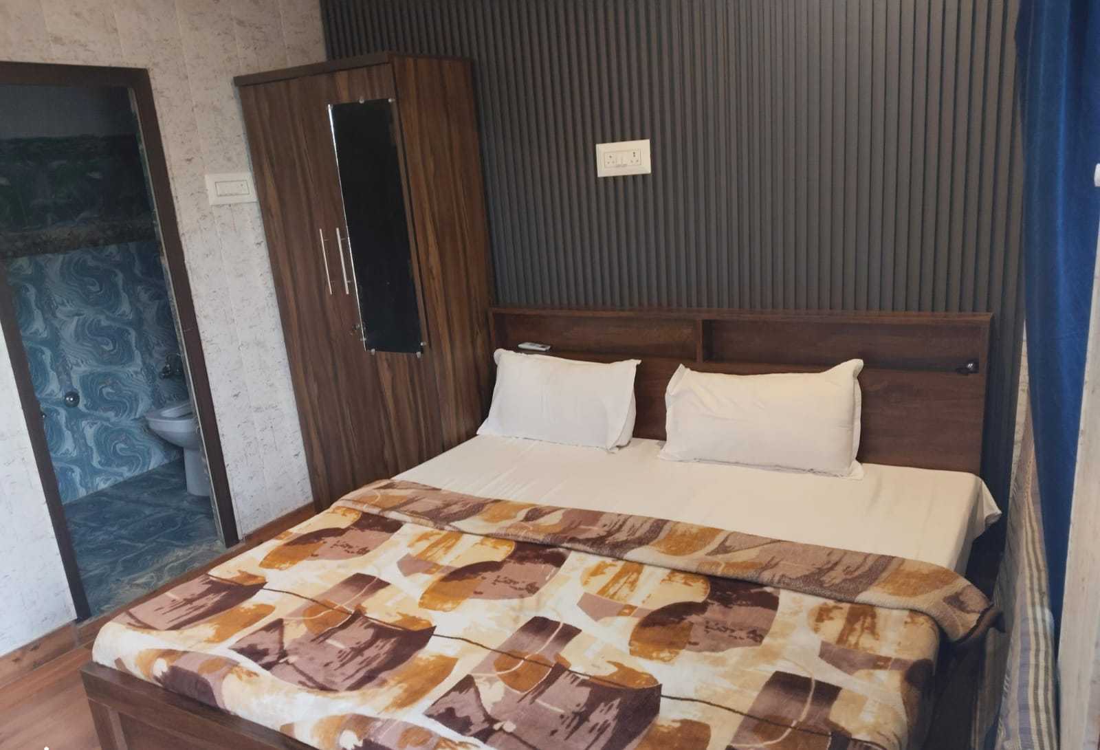 Home O Ayodhya Vatika Home Stay, Home Ayodhya, Book @ ₹1552 - OYO