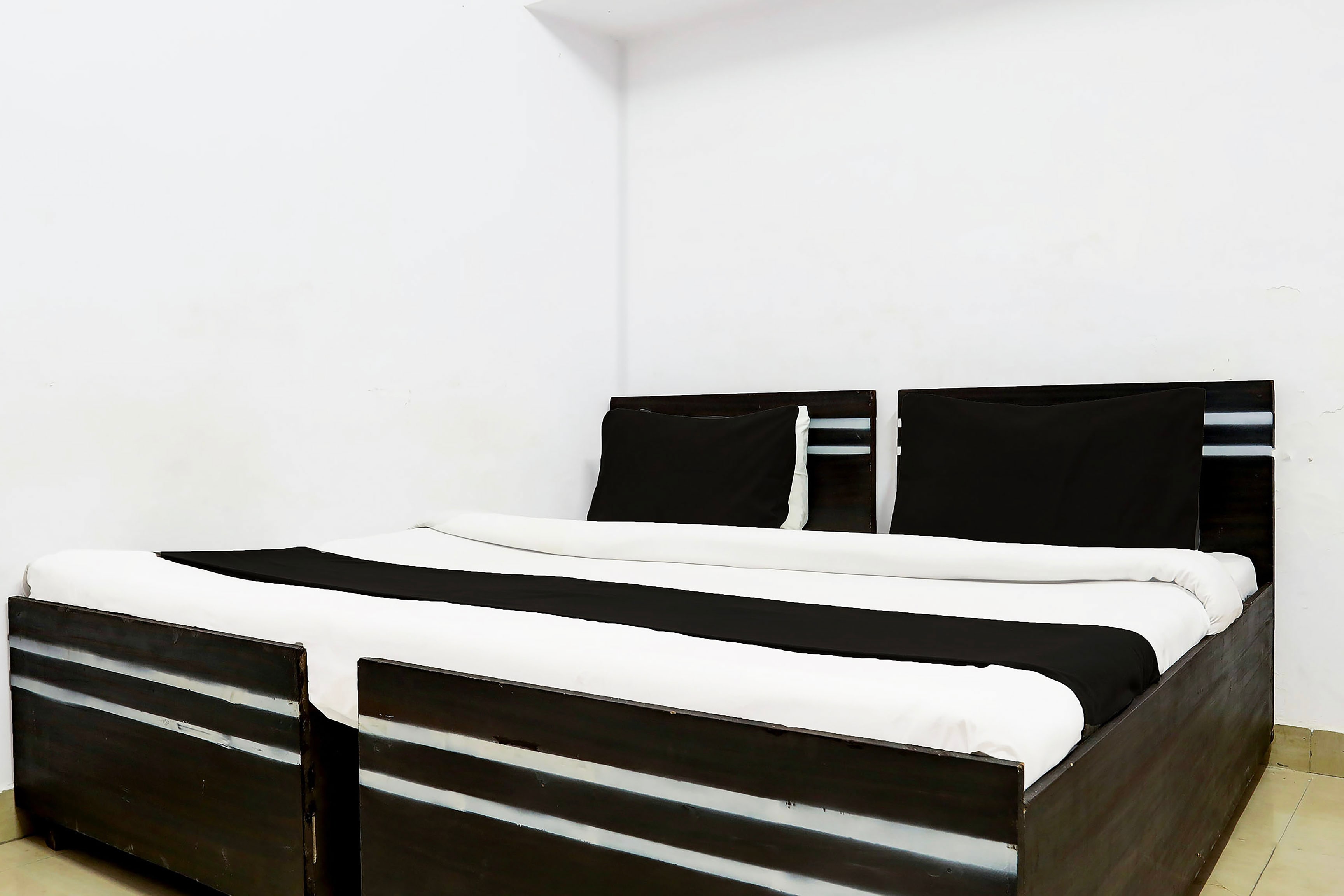 SPOT ON CAFE THE HEAVEN, SPOT ON Mathura, Book @ ₹762 - OYO