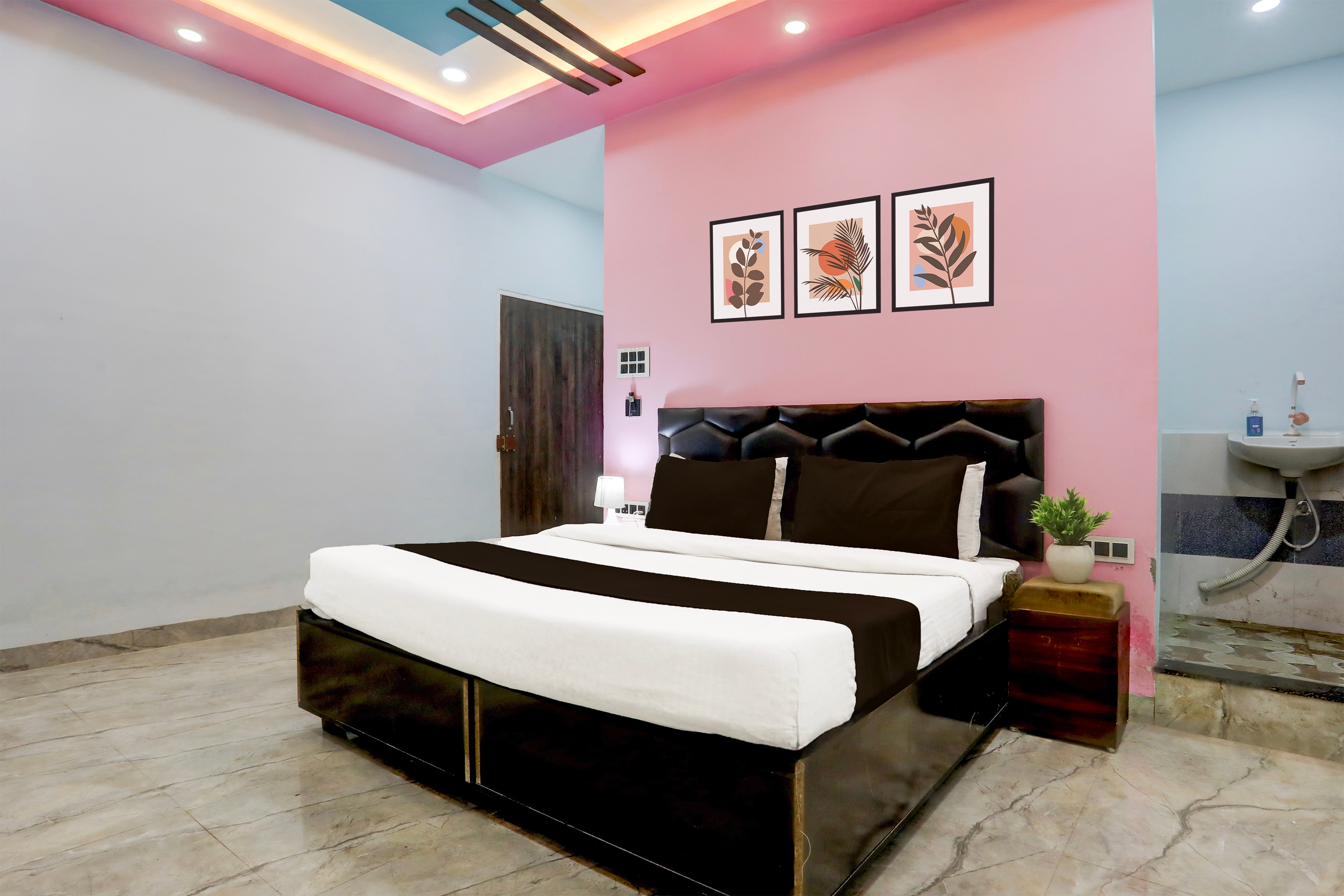 Hotel O MK2 Hotel and Restaurant, Flagship Indore, Book @ ₹818 - OYO