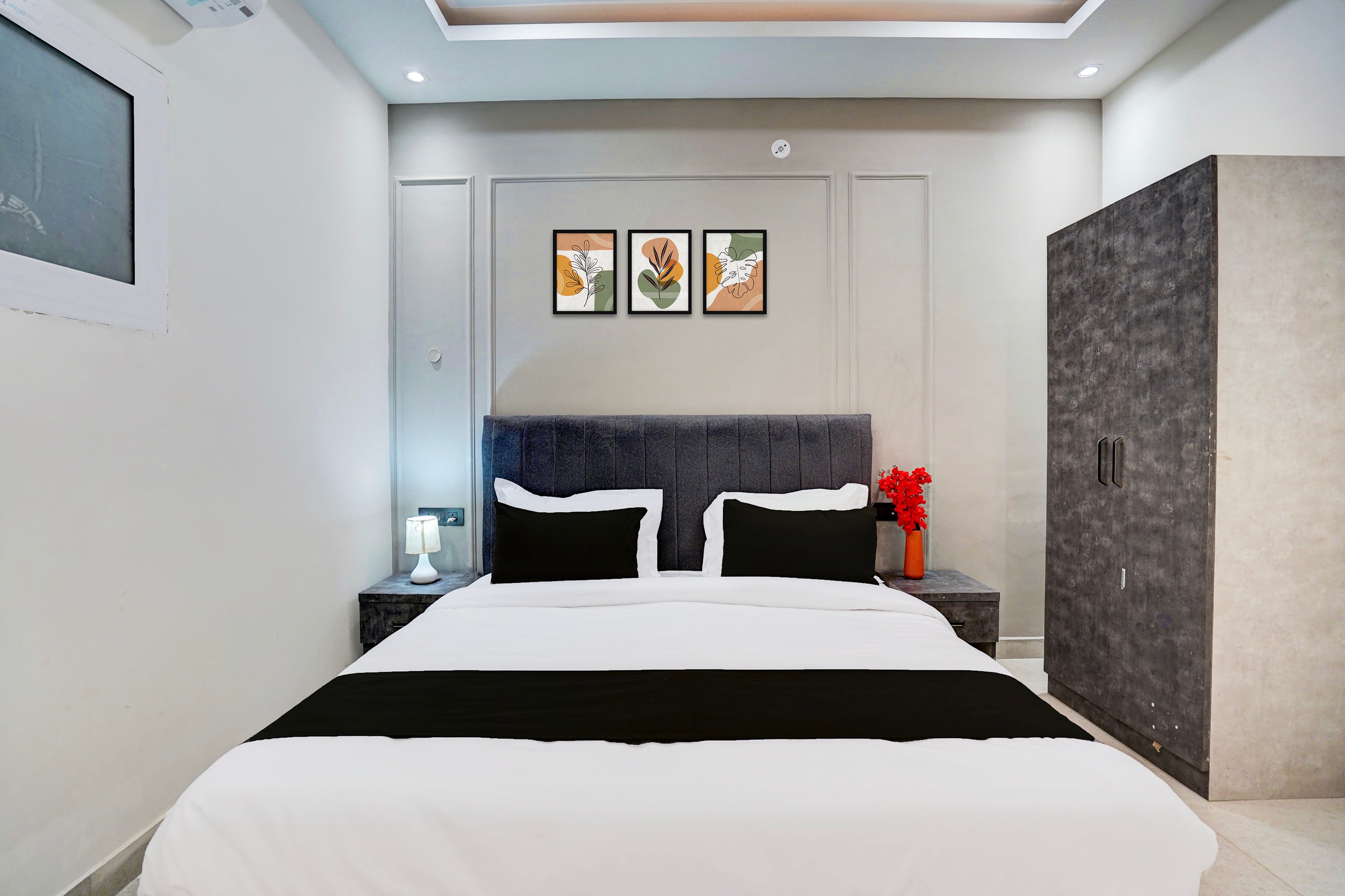 Hotel O by OYO SS Royal, Flagship Lucknow, Book @ ₹1957 - OYO