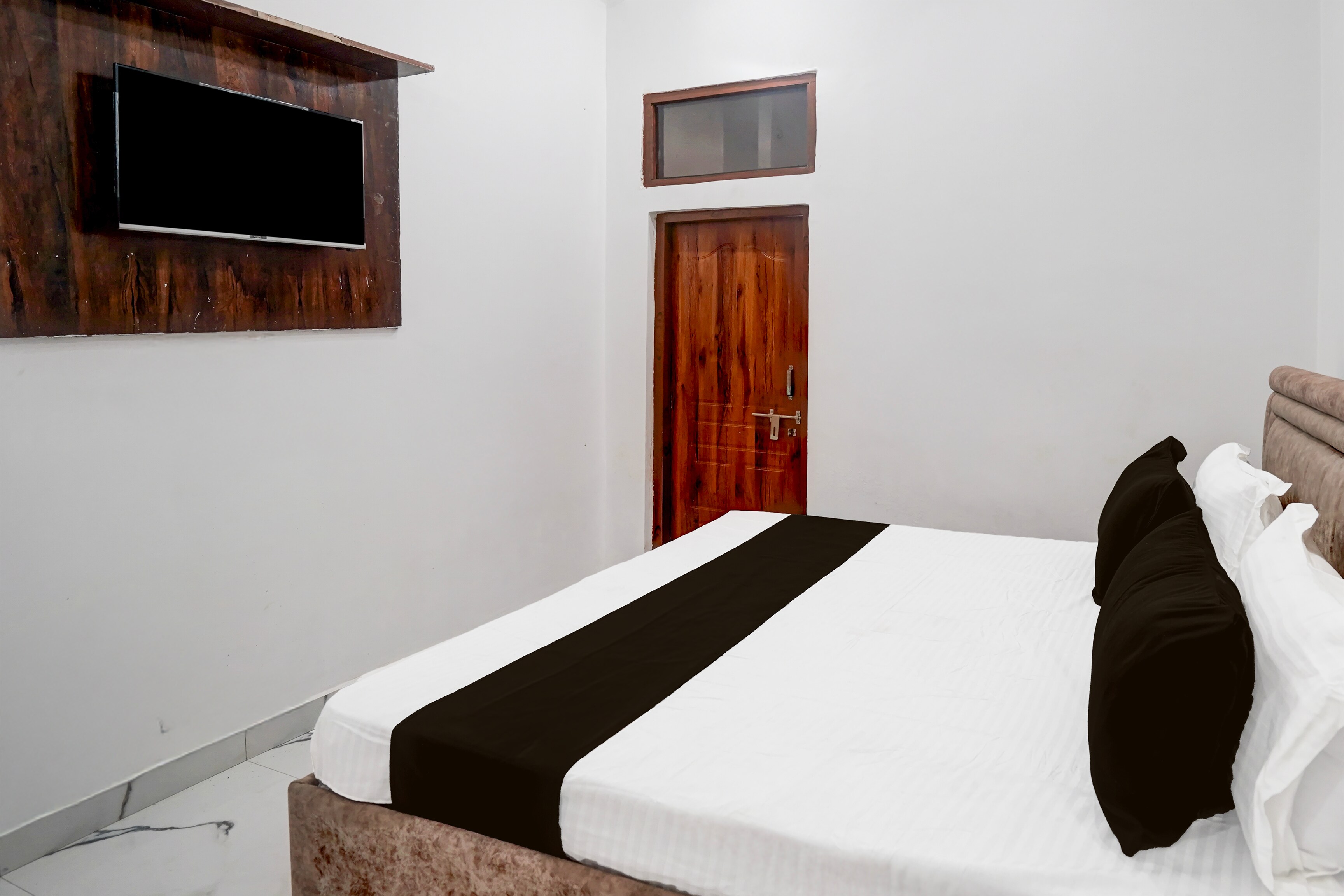 Hotel O Lucky Inn, Flagship Prayagraj, Book @ ₹1860 - OYO