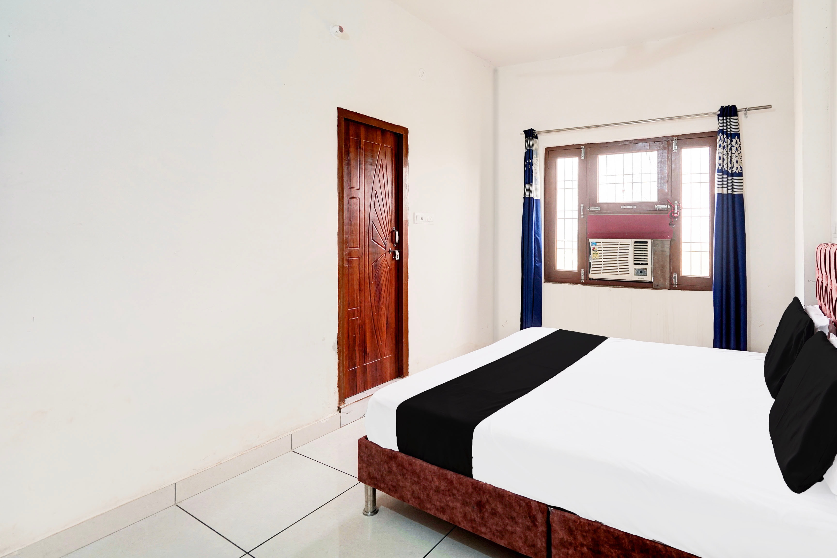 SPOT ON Lee - On Hotel, SPOT ON Roorkee, Book @ ₹978 - OYO