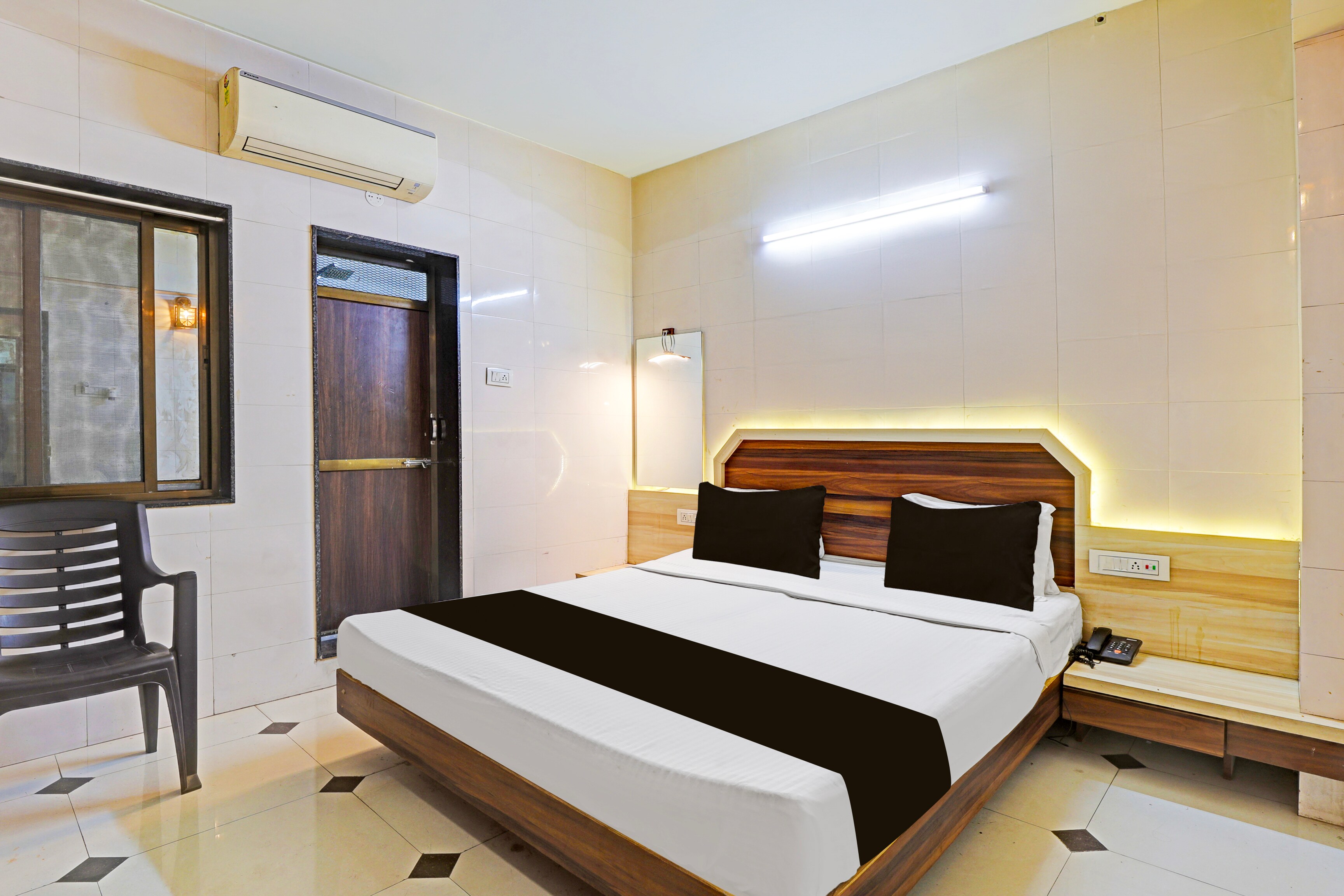 Hotel O Royal Season, Flagship Rajkot, Book @ ₹1299 - OYO