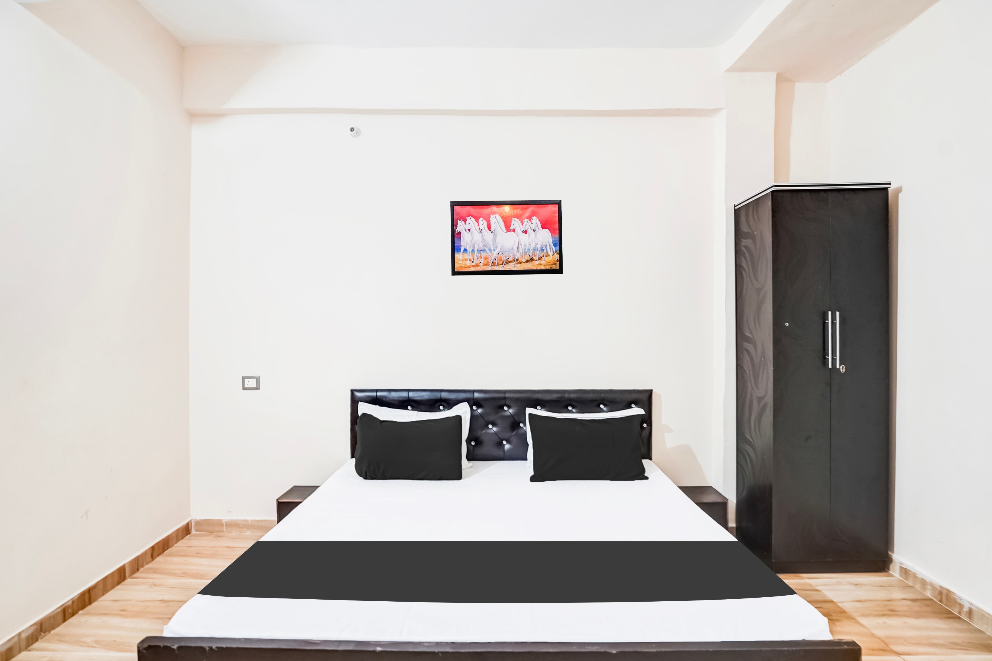 Spot on hotel meena, SPOT ON Prayagraj, Book @ ₹1352 - OYO