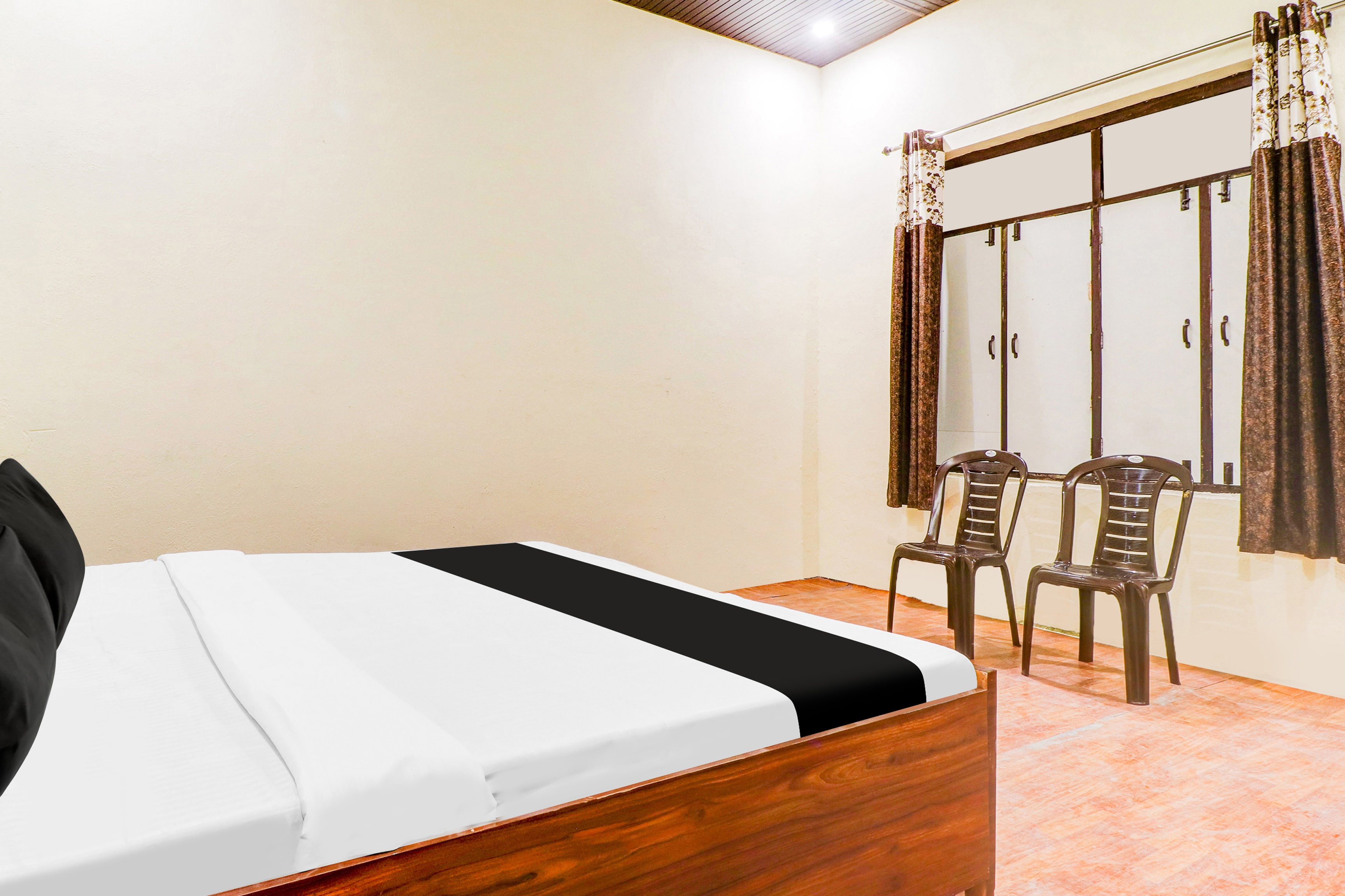 Hotel O A1 GUEST HOUSE , Flagship Kashipur, Book @ ₹2903 - OYO