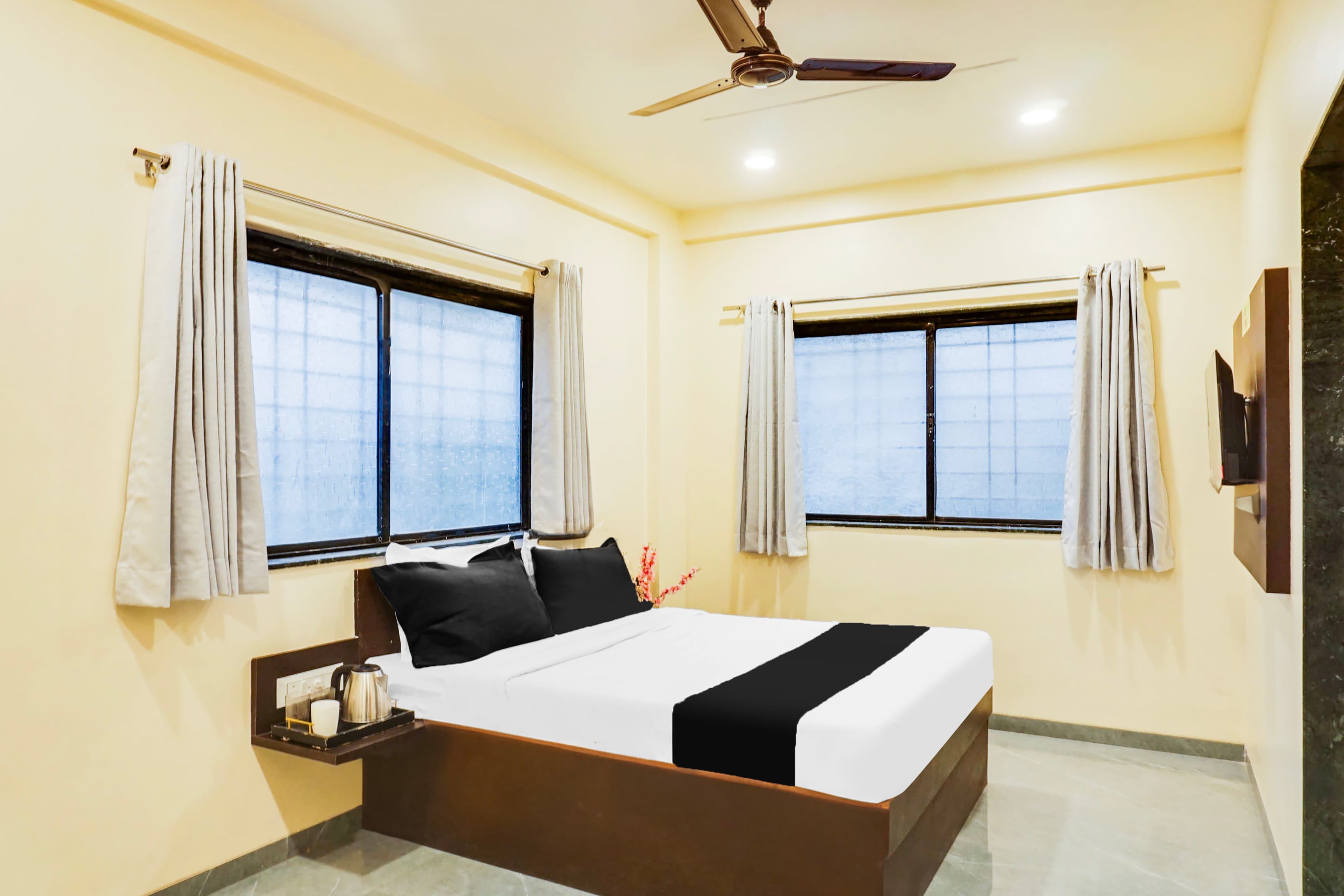 Hotel O Samruddhi Lodging, Flagship Pune, Book @ ₹887 - OYO