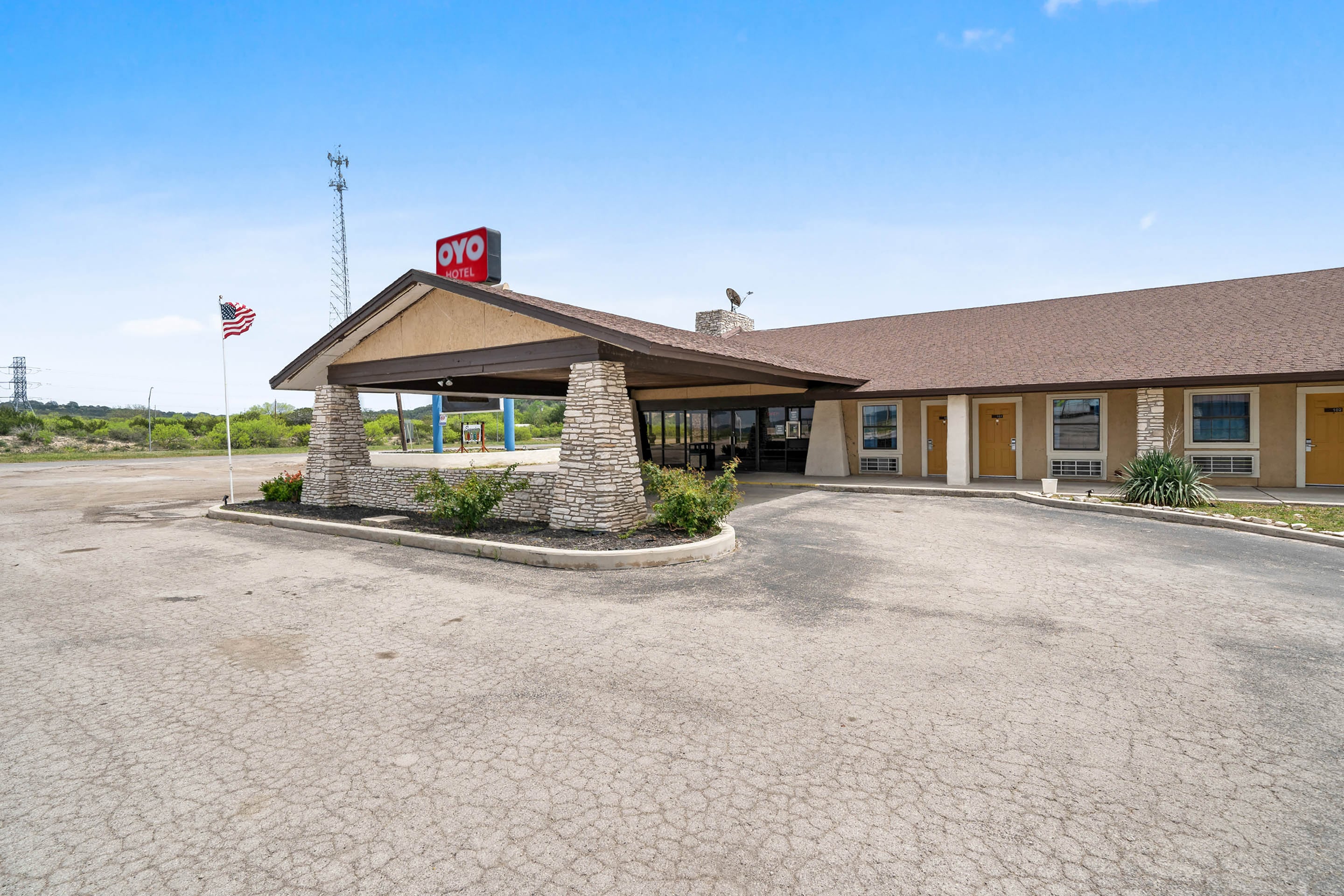 Segovia Lodge Junction TX I -10, OYO Hotels Junction, Book @ $52 - OYO