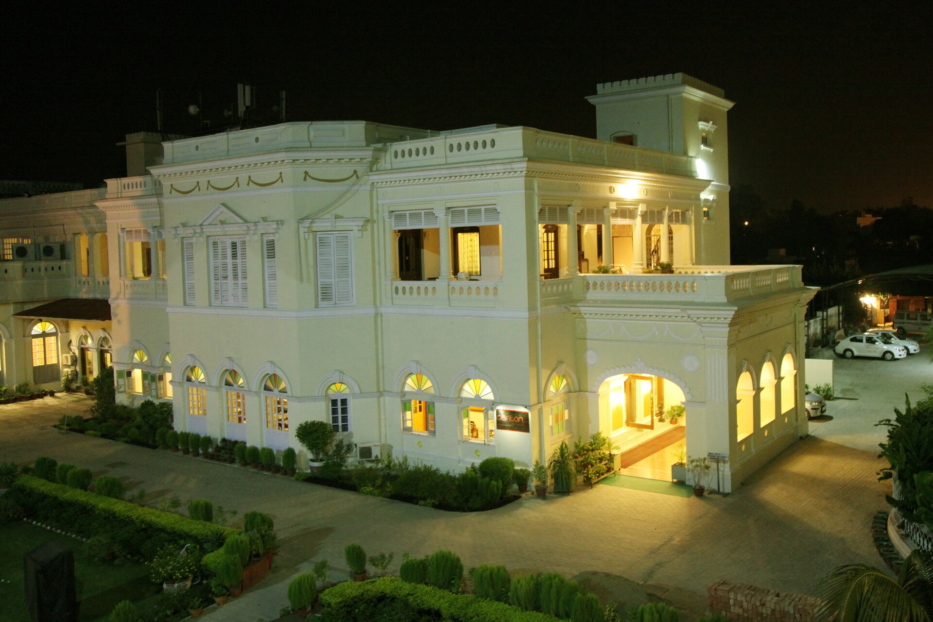 OYO Premium 027 Varuna River Varanasi, Premium Varanasi, Book @ ₹1095 - OYO