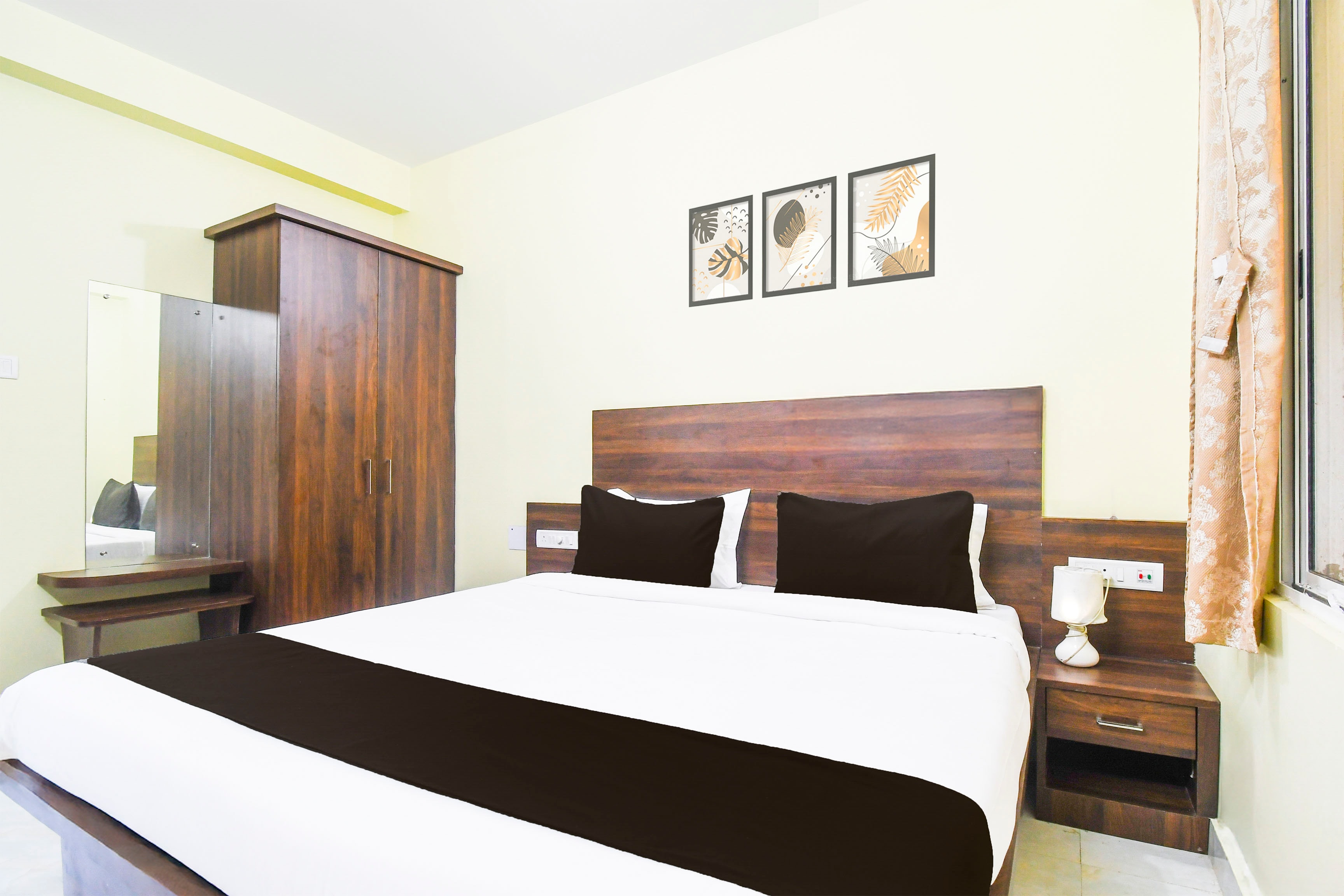 Hotel O VENTURE INN, Flagship Puri, Book @ ₹3357 - OYO