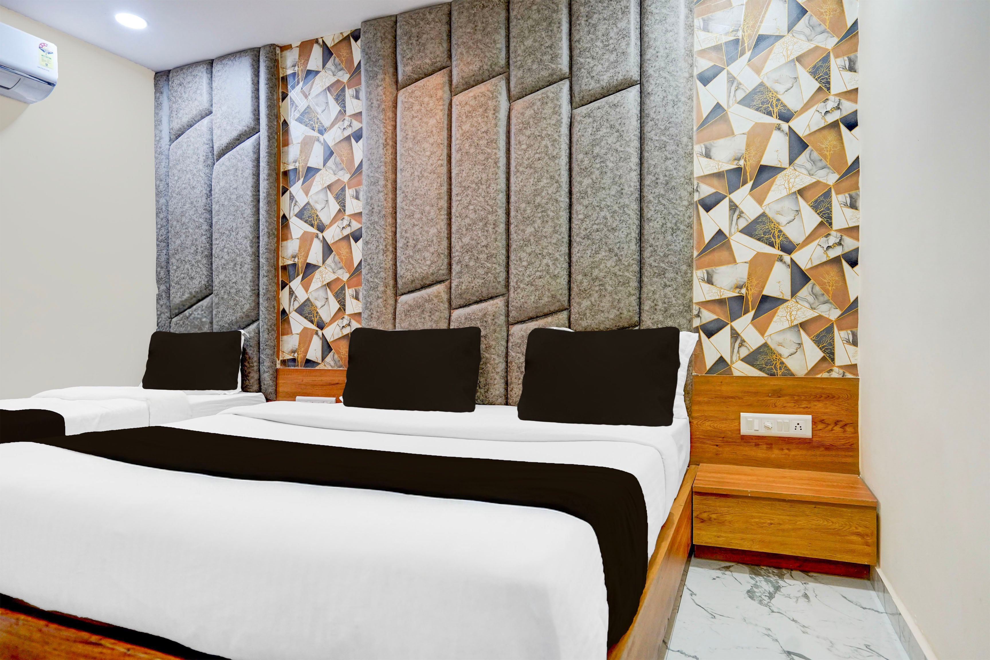 Hotel O Royal King , Flagship Ahmedabad, Book @ ₹1253 - OYO