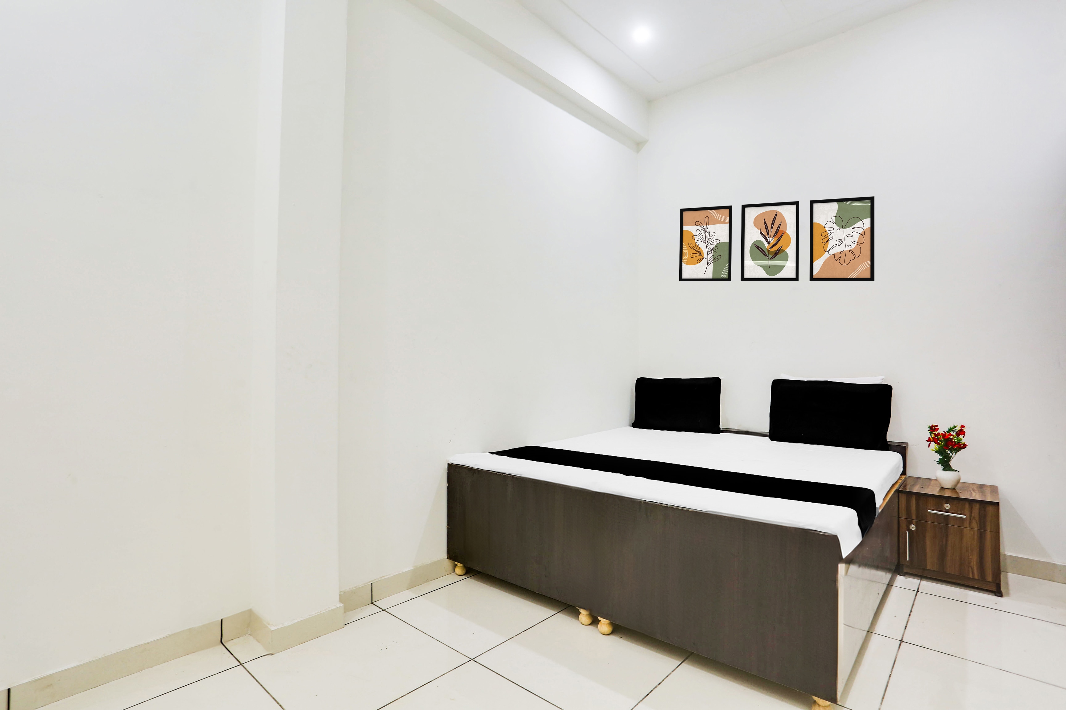 Hotel O The Angel Guest House, Flagship Rohtak, Book @ ₹887 - OYO