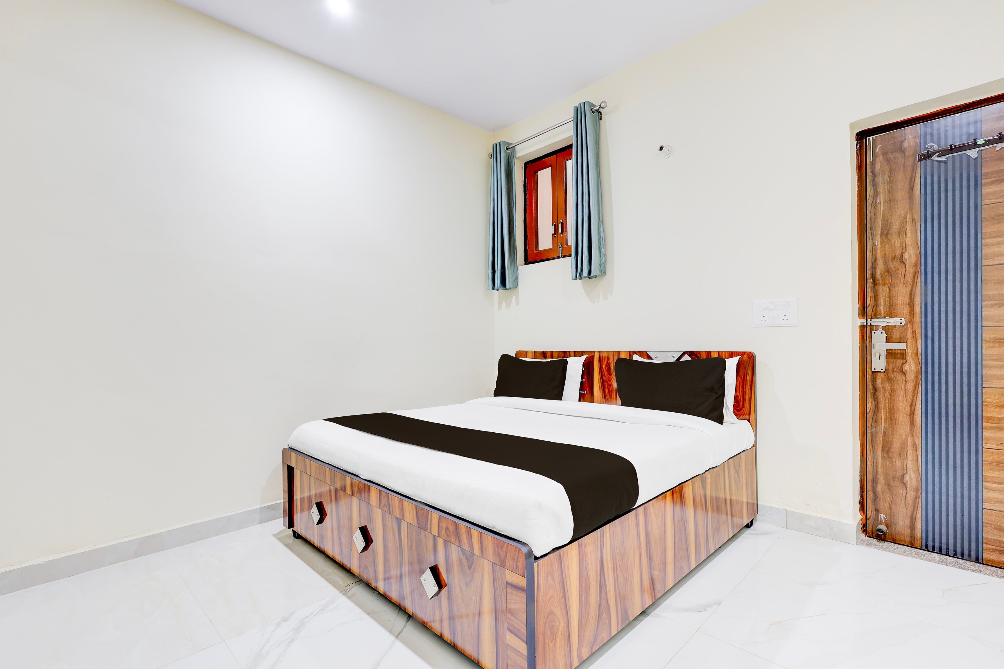 SPOT ON Goverdhan Kunj, SPOT ON Gurgaon, Book @ ₹769 - OYO