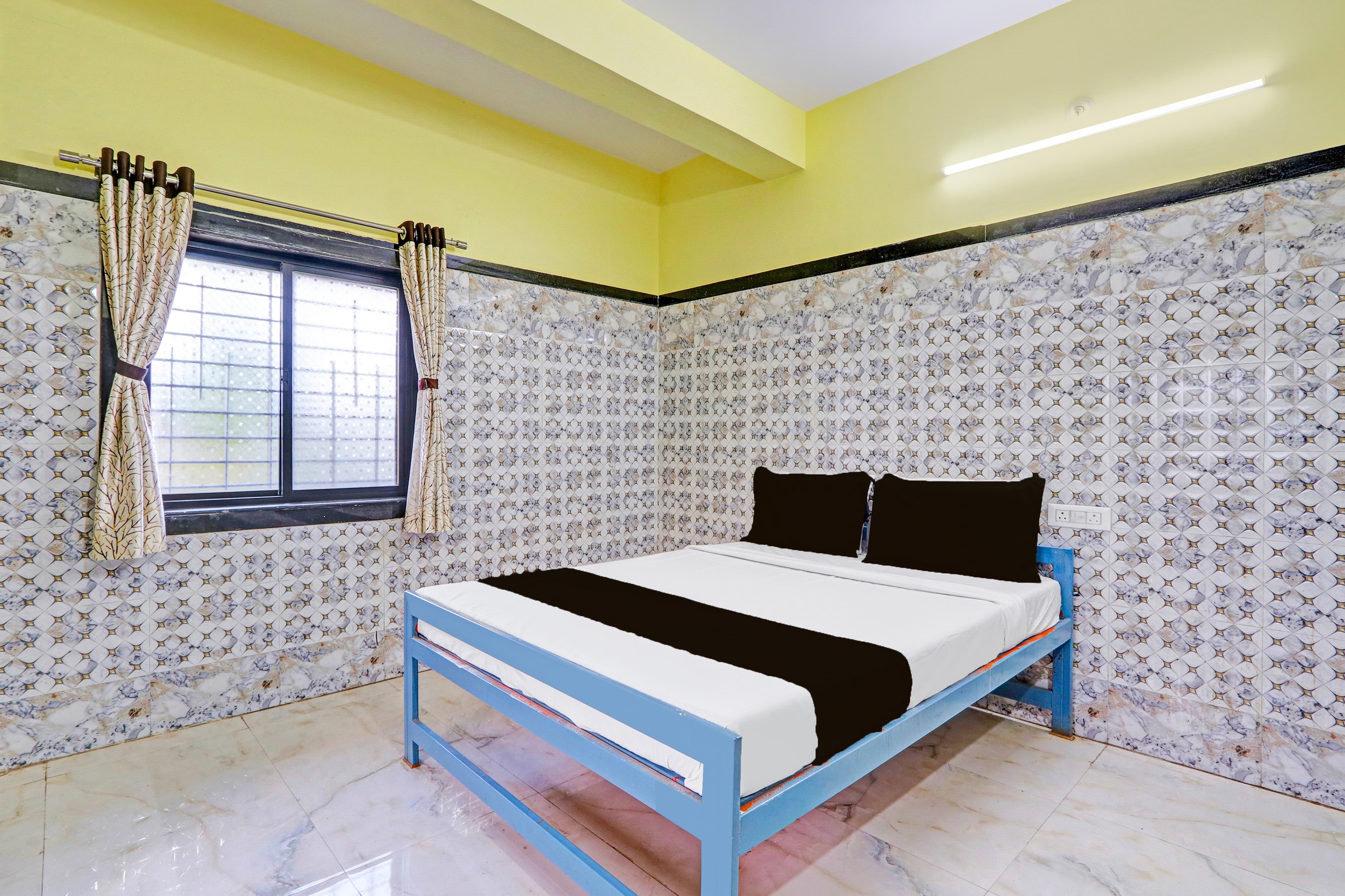 Hotel O Pankaj Hotel & Lodge, Flagship Latur, Book @ ₹1052 - OYO
