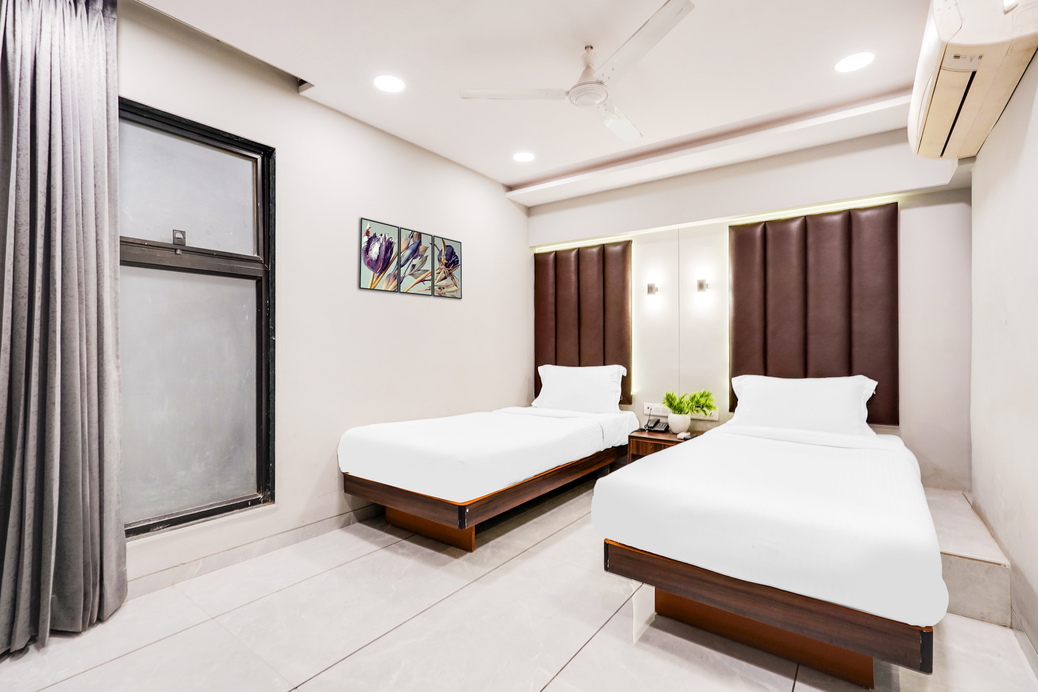 Palette Country Club Surat, Townhouse Oak Surat, Book @ ₹1547 - OYO