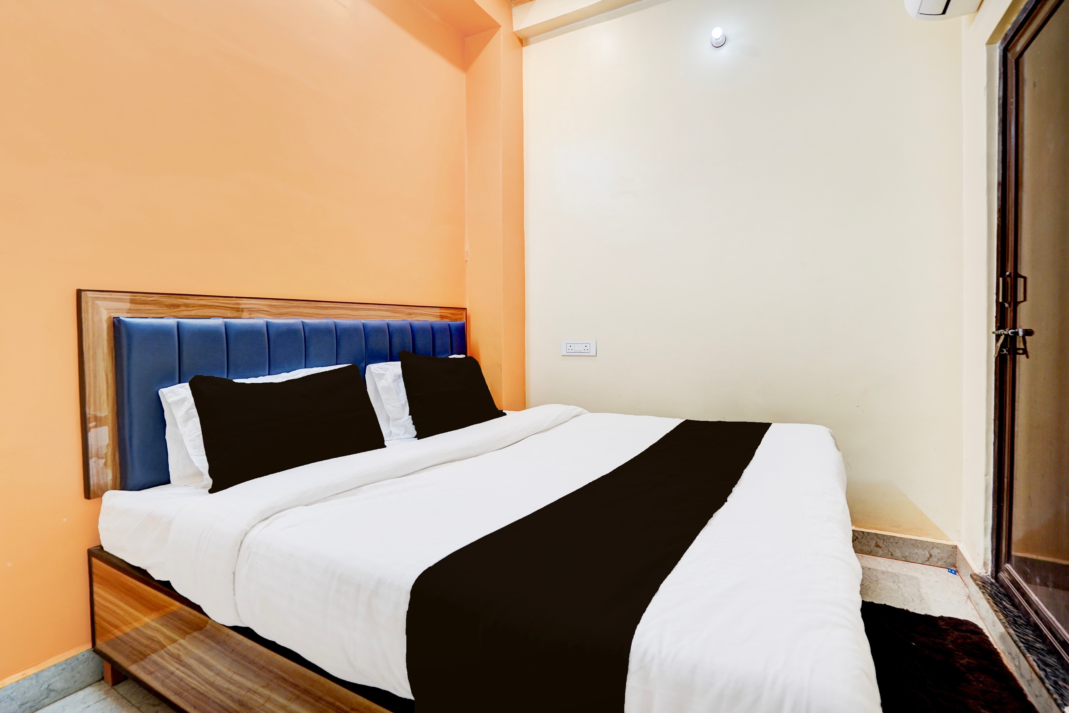SPOT ON SREE RUDHRA HOME STAY, SPOT ON Varanasi, Book @ ₹835 - OYO