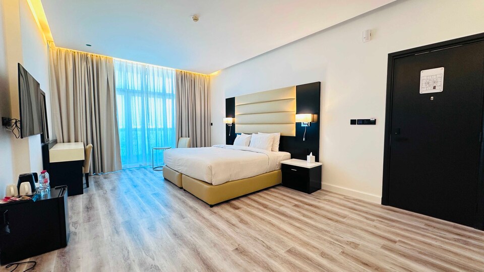 Emirates Grand Hotel, OYO Hotels Dubai, Book @ AED141 - OYO