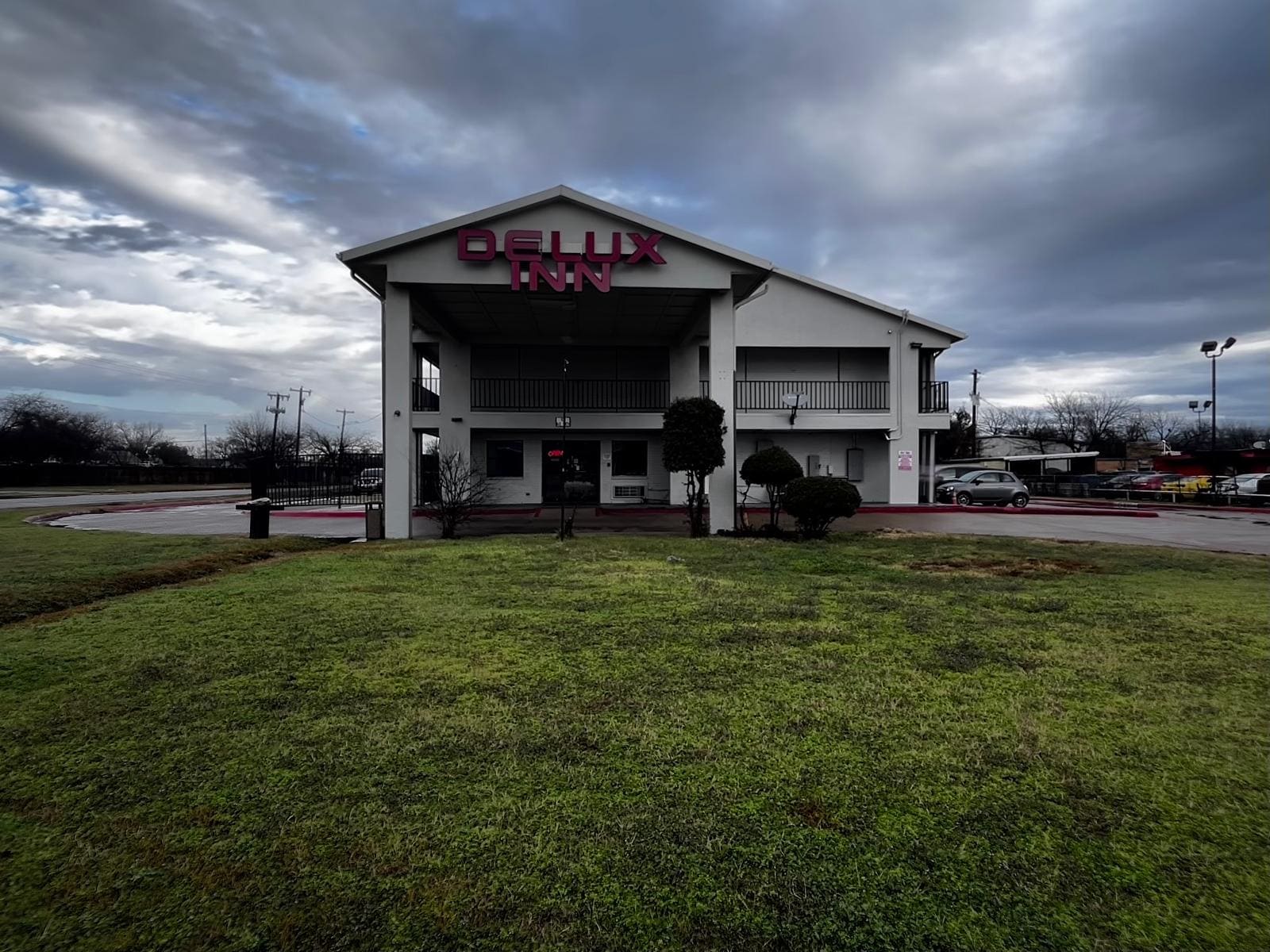 Deluxe Inn Motel By OYO Grand Prairie Interstate 30, OYO Hotels Dallas ...