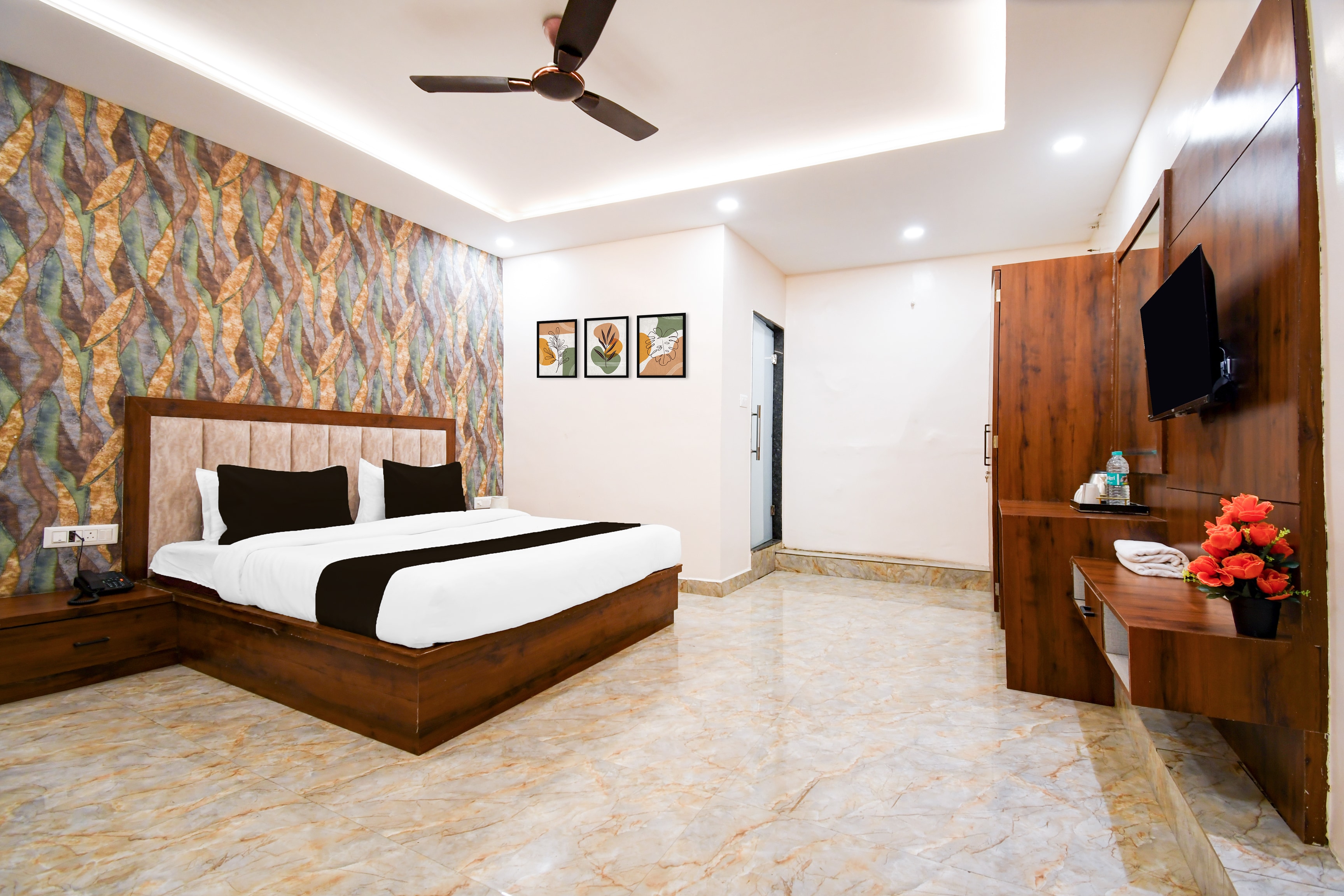 Hotel O Sharma Inn , Flagship Raipur, Book @ ₹838 - OYO