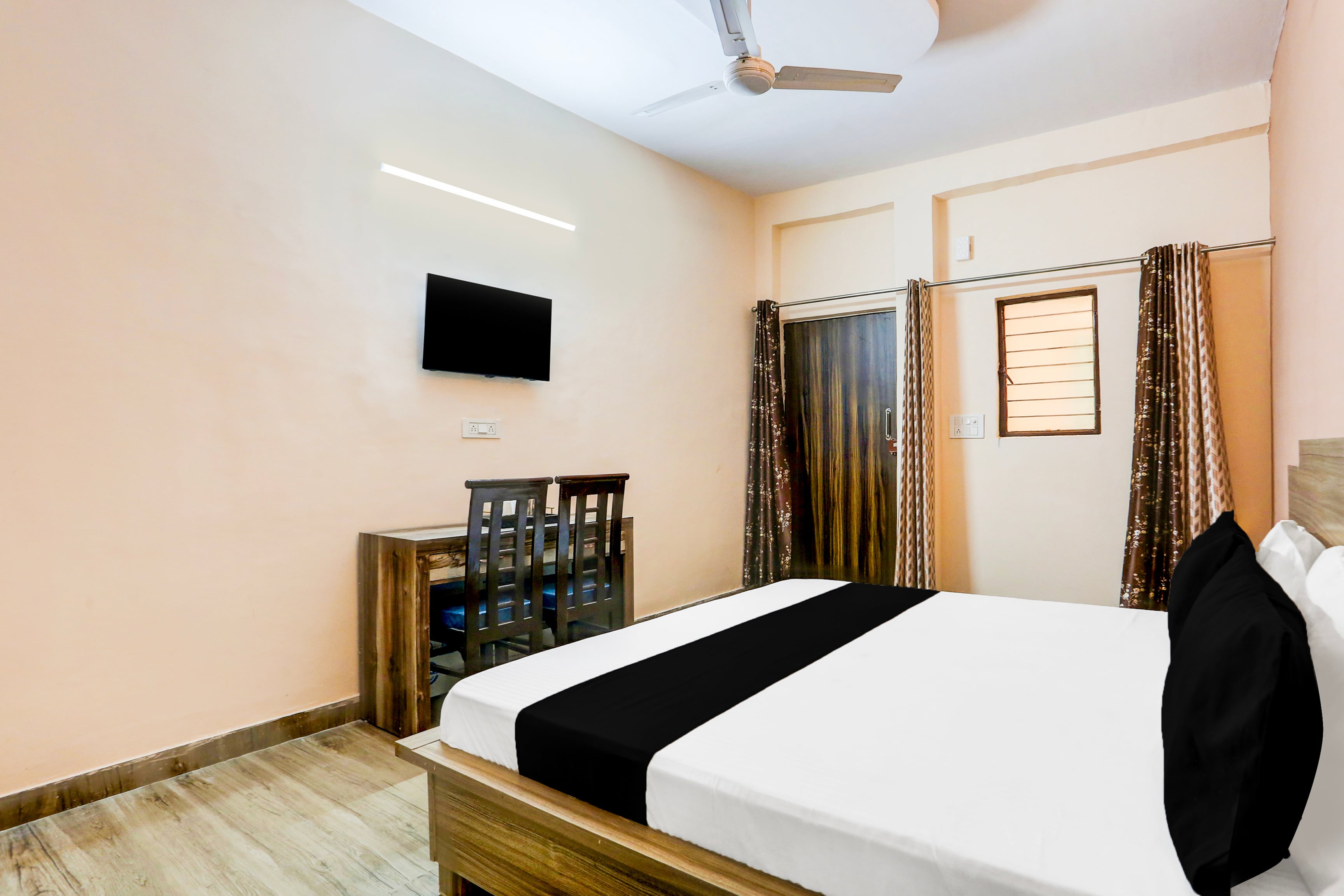 Super Hotel O Amrit Palace, Flagship Bareilly, Book @ ₹1306 - OYO