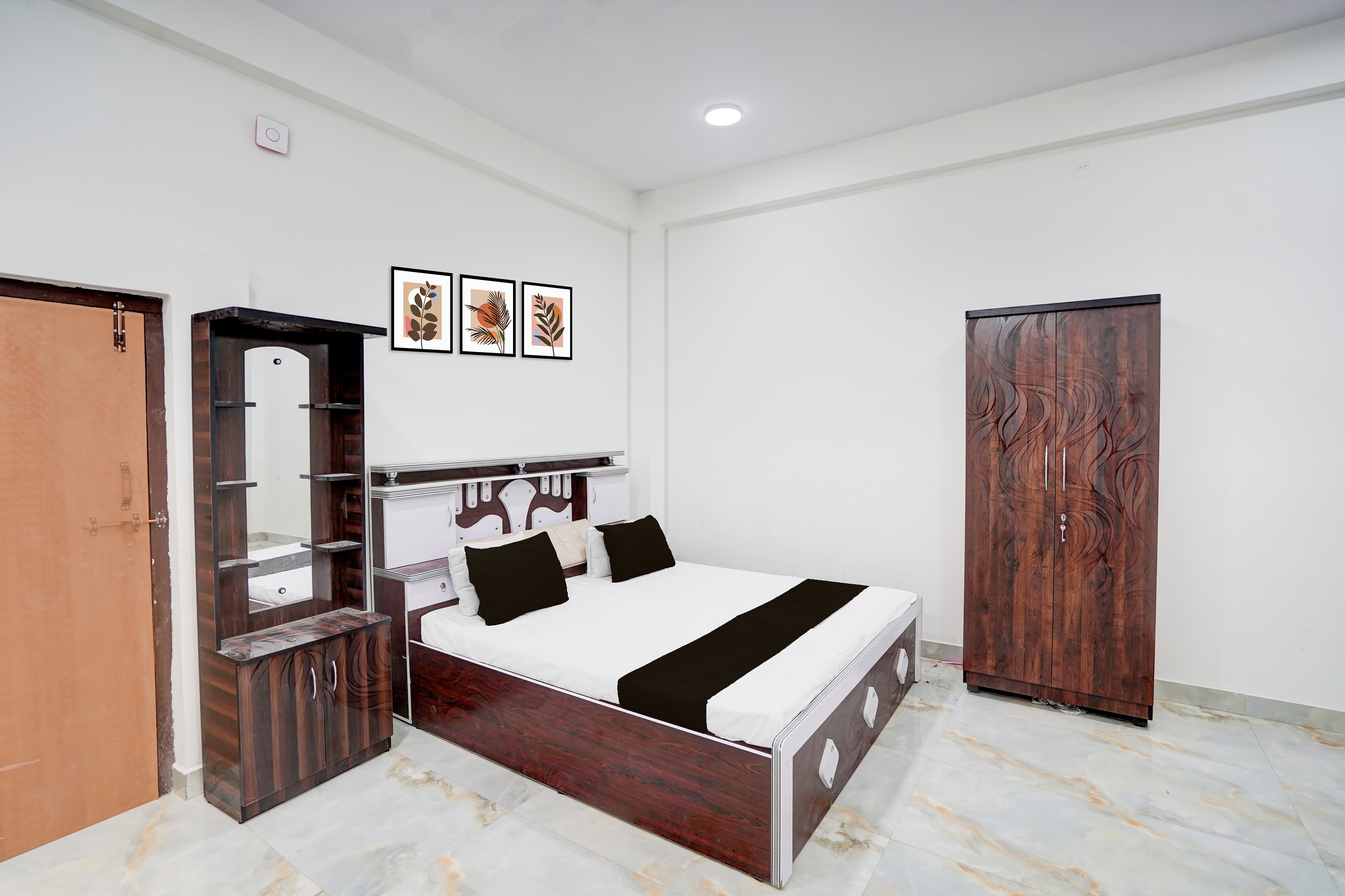 Hotel O Shreyansh Hotel , Flagship Jaunpur, Book @ ₹898 - OYO