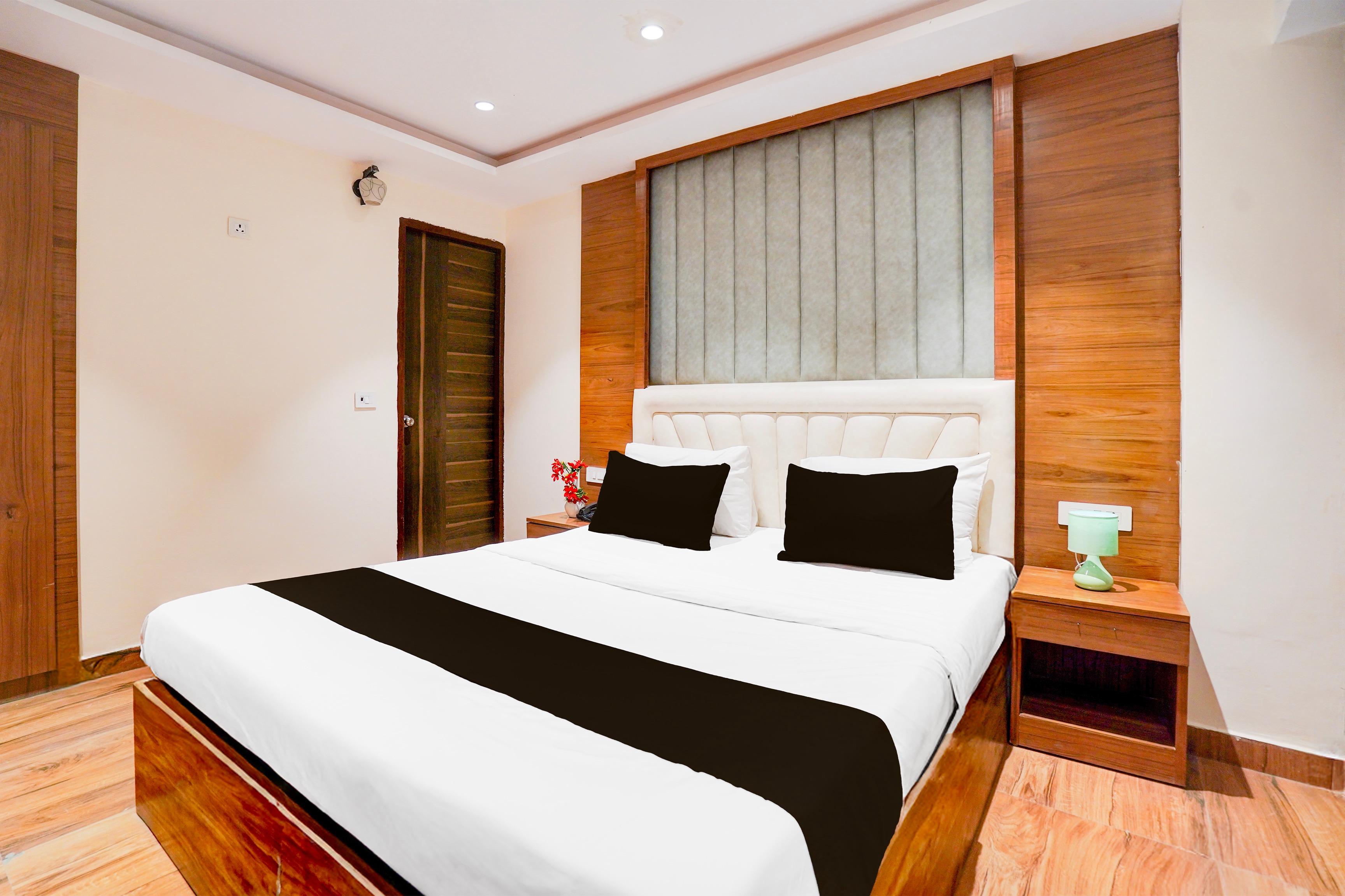 Collection O Pinaki Hotels & Resorts, Collection O Noida, Book @ ₹1543 ...