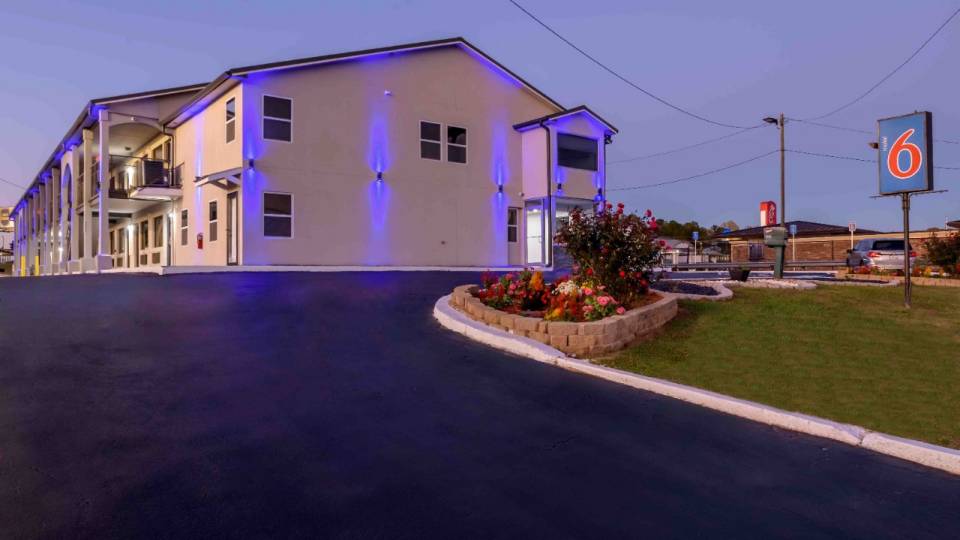 Hotels in Commerce Starting @ $53 - Upto 38% OFF on 11 Commerce Hotels