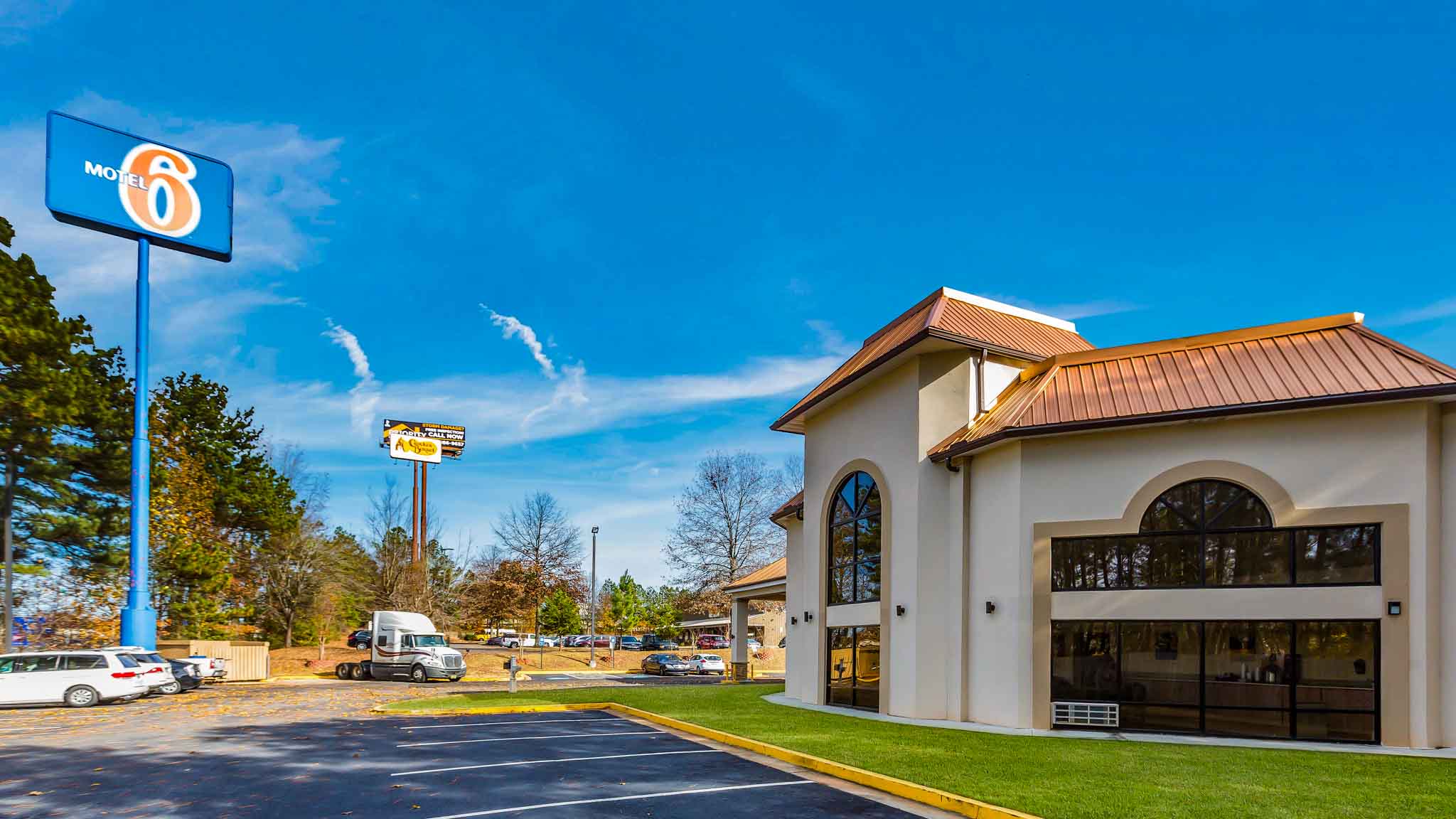 Motel 6 Suwanee, GA - Gwinnett Center, Motel 6 Suwanee, Book @ $75