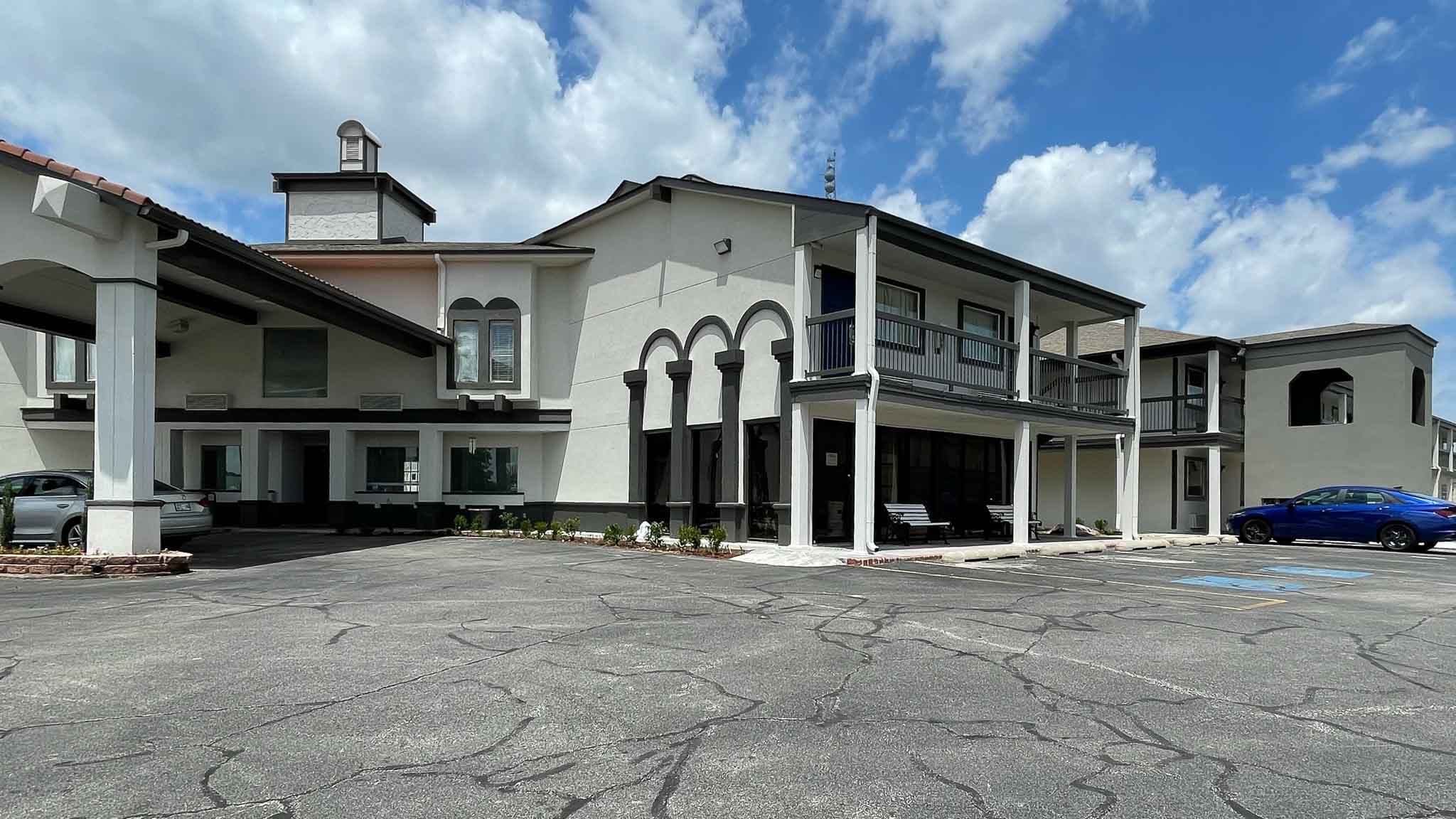 Studio 6 Tulsa, OK - Central, Studio 6 Tulsa, Book @ $76 - OYO