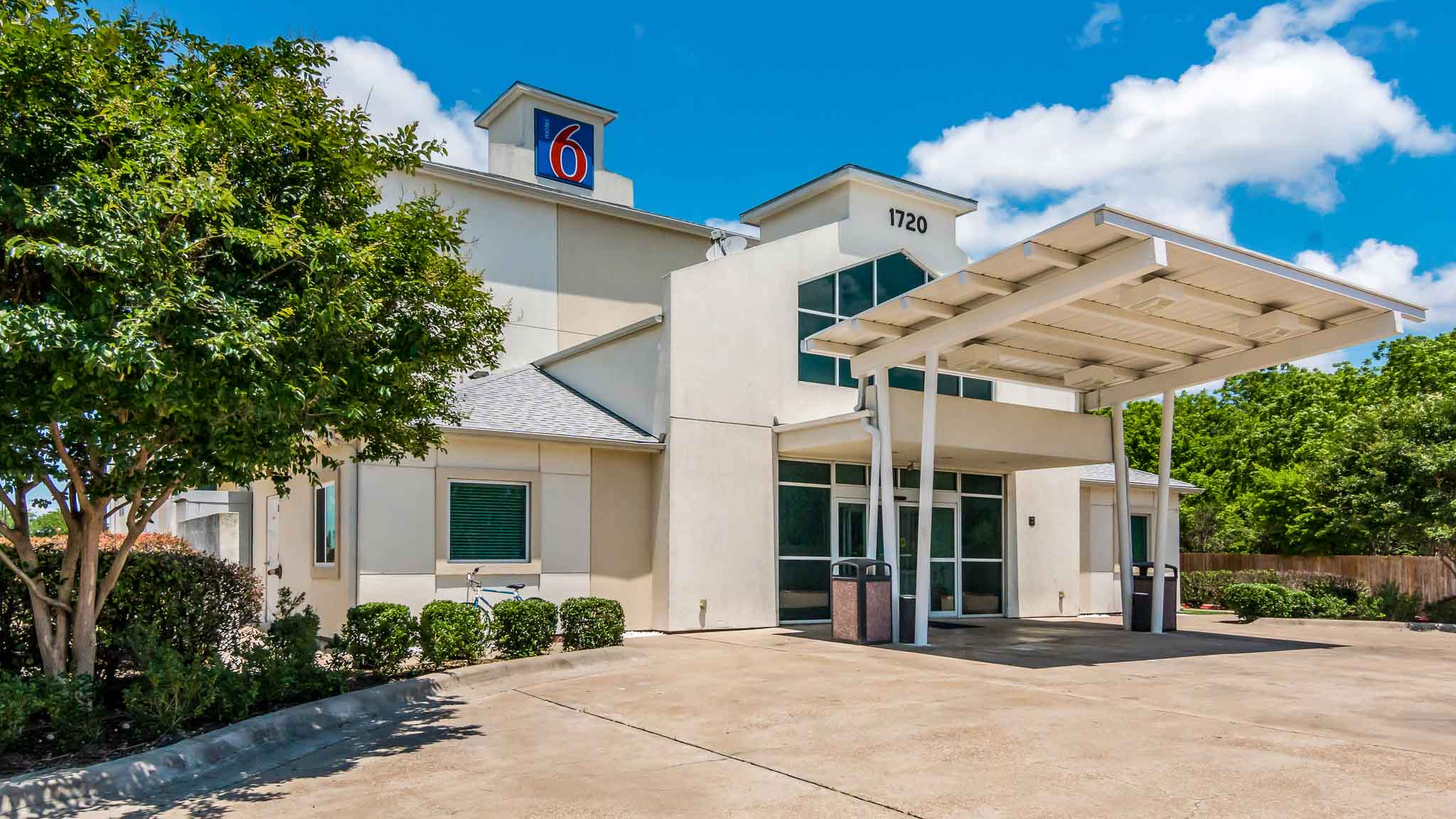 Motel 6 Cleburne, TX, Motel 6 Cleburne, Book @ $62 - OYO