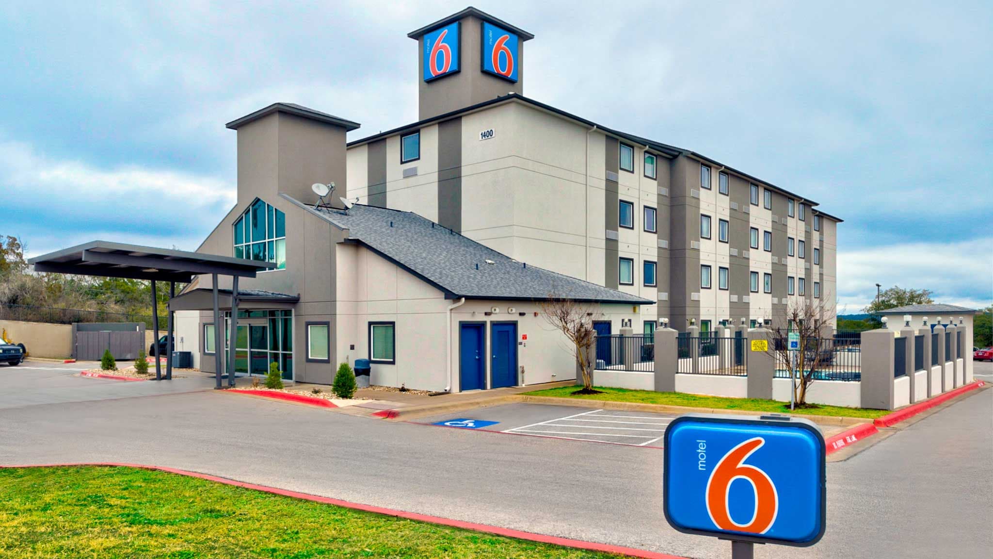 Motel 6 Marble Falls, TX, Motel 6 Marble Falls, Book @ $67