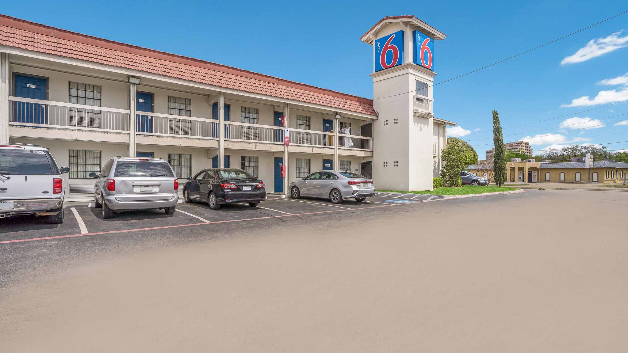 Motel 6 Dallas, TX - Market Center, Motel 6 Dallas, Book @ $49 - OYO