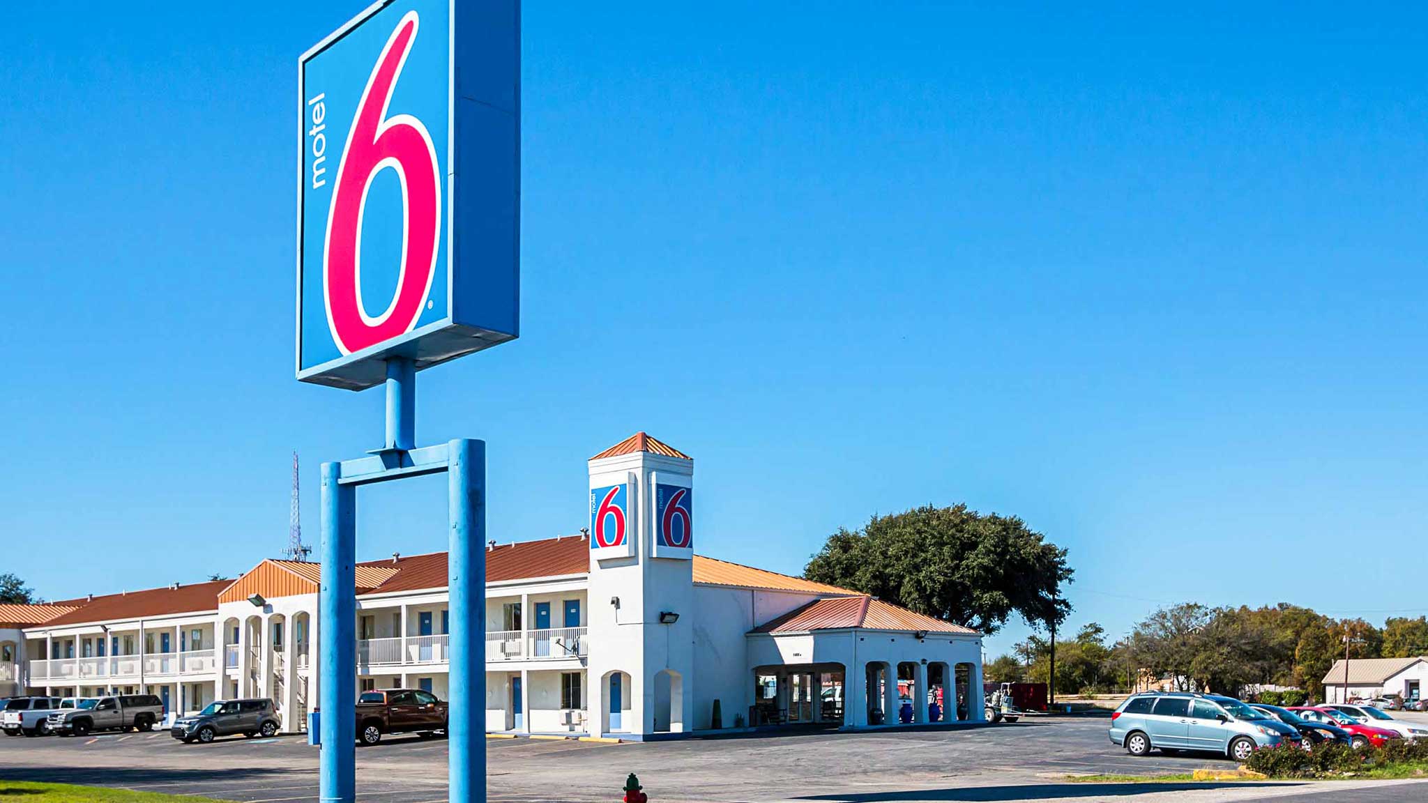 Motel6 Round Rock, TX, Motel 6 ROUND ROCK, Book @ $61 - OYO