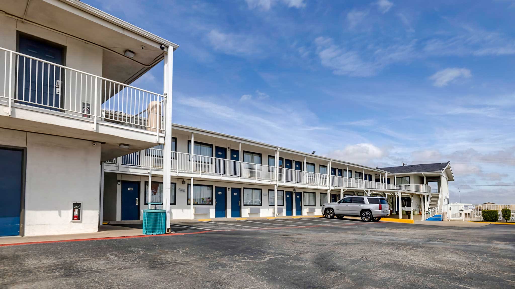 Hotels in Denton Starting @ $42 - Upto 48% OFF on 93 Denton Hotels