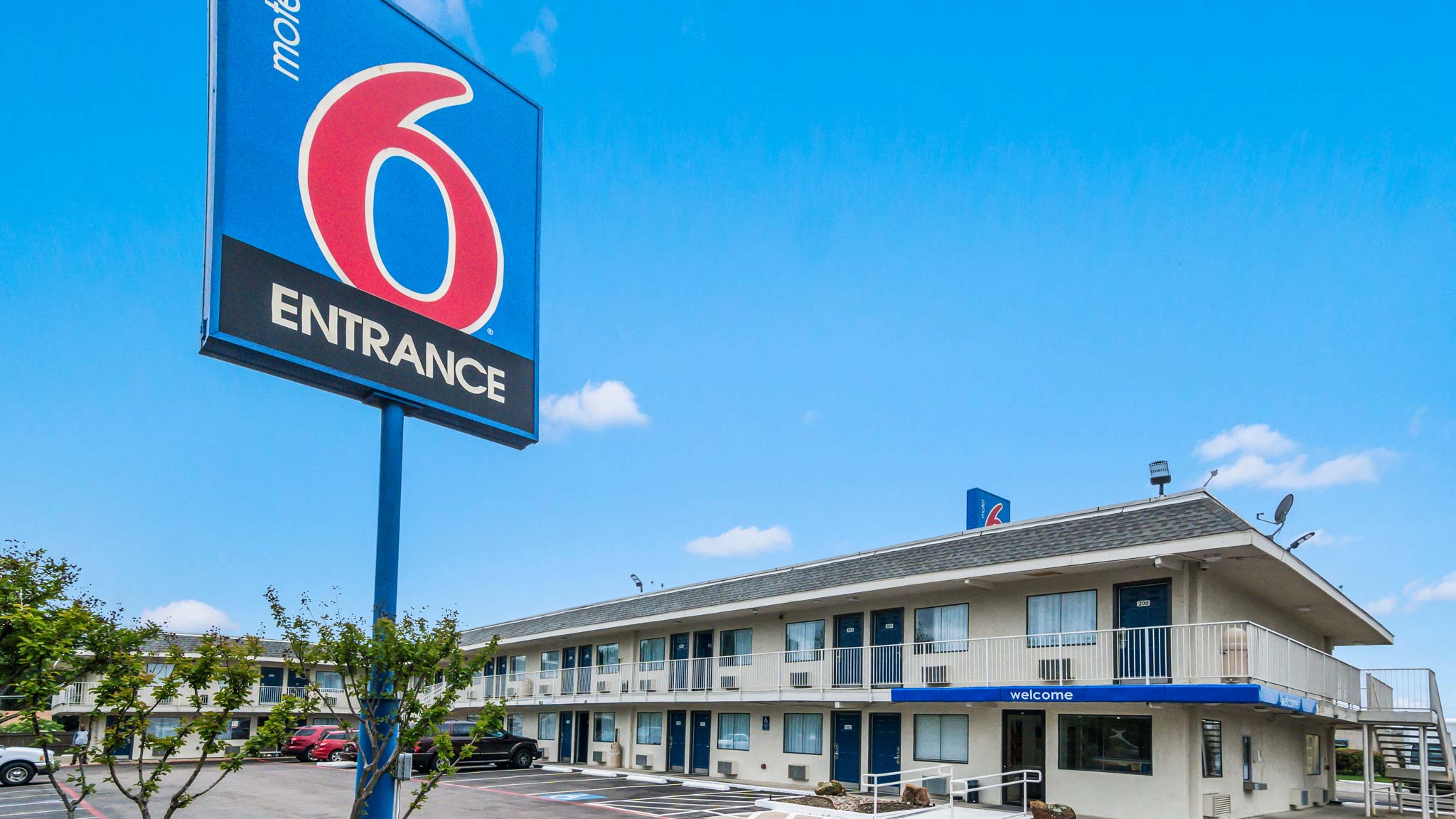 Motel 6 Hotels in Irving Starting @ $49 - Upto 42% OFF on 57 Irving ...