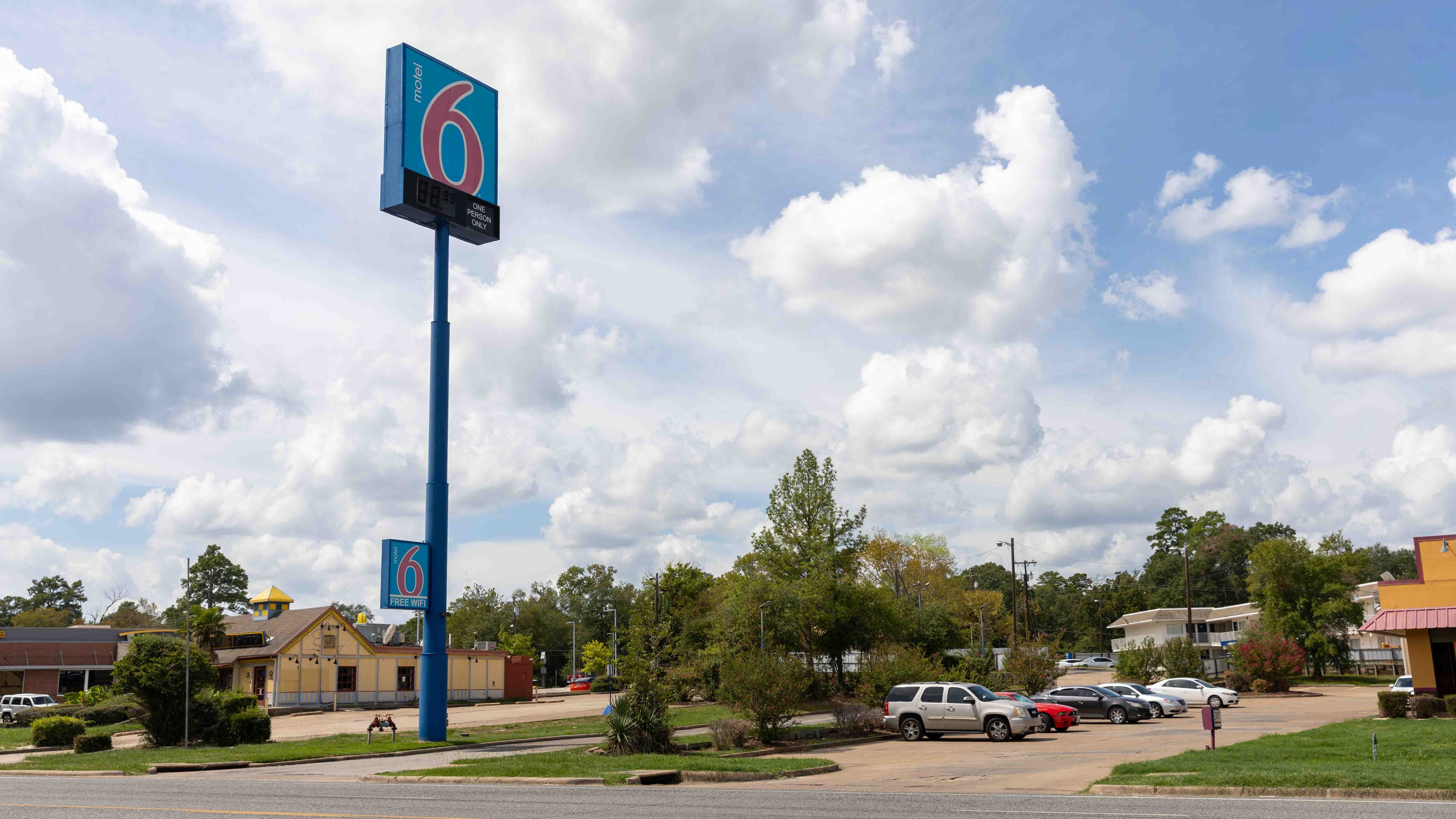 Motel6 Lufkin, TX, Motel 6 LUFKIN, Book @ $48 - OYO