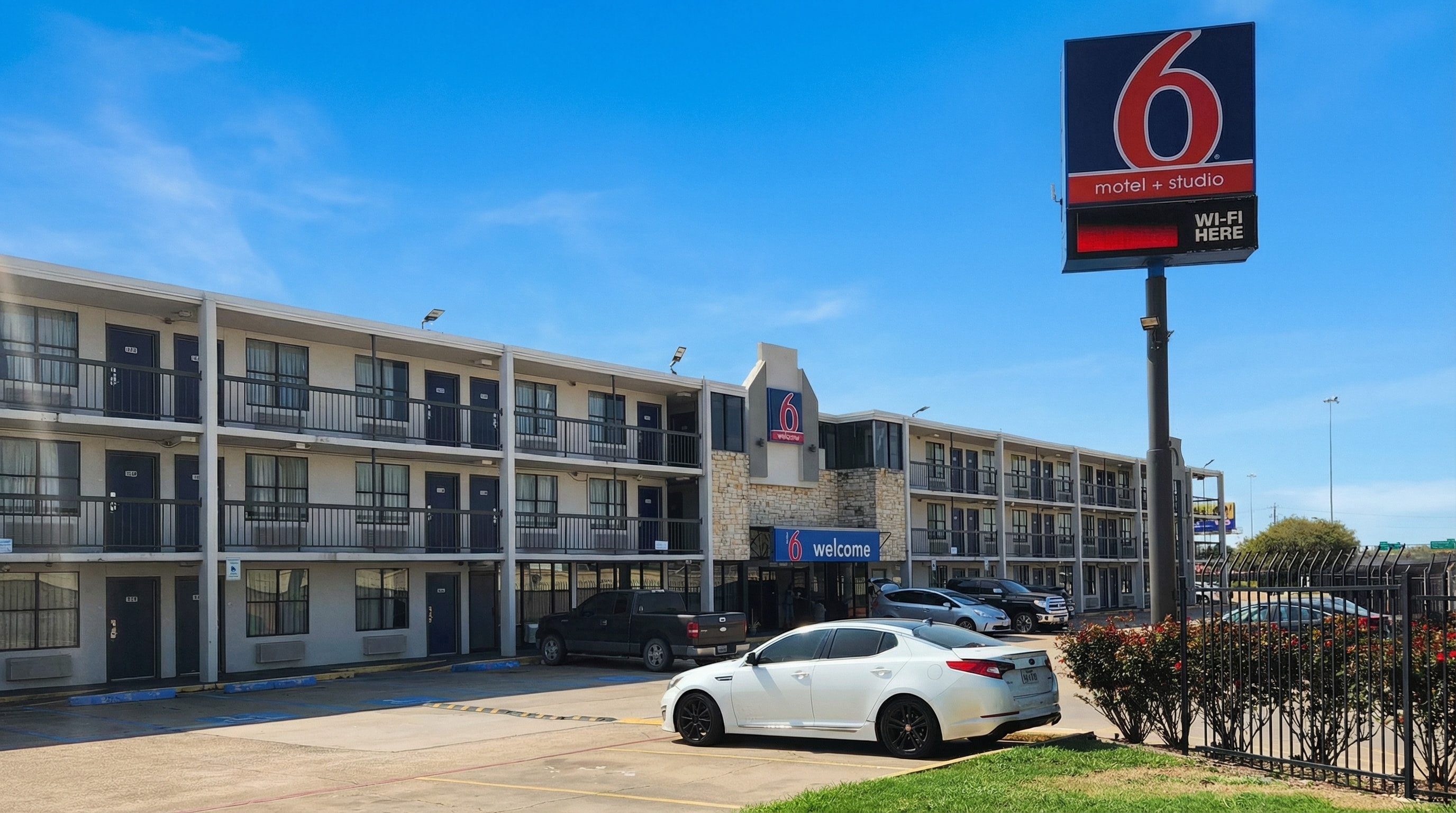 Motel 6 Houston, TX - Medical Center/NRG Stadium, Motel 6 Houston, Book ...