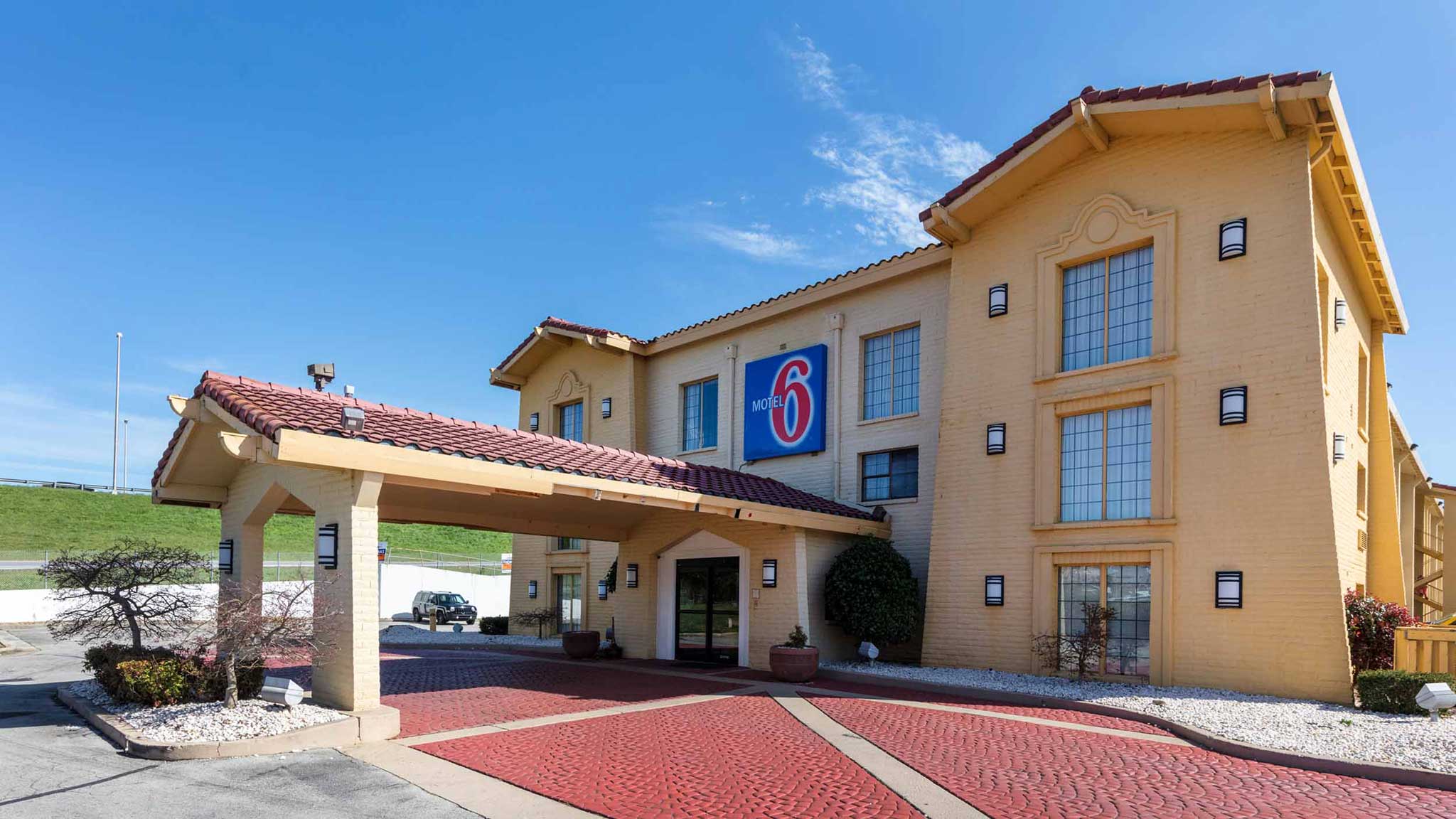 Motel 6 Knoxville, TN, Motel 6 Knoxville TN, Book @ $57 - OYO