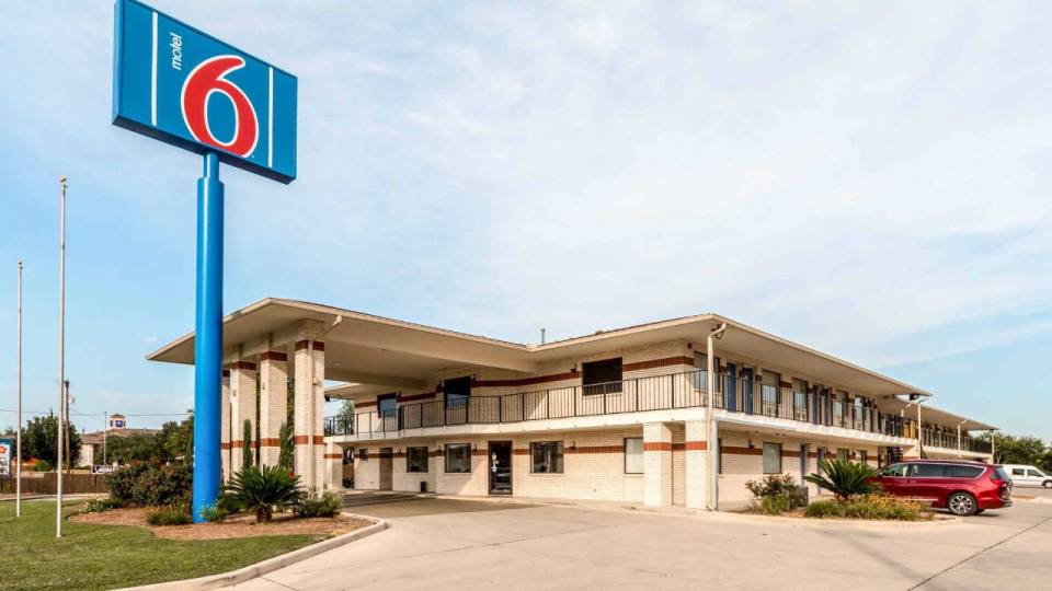 Motel 6 San Antonio, TX - South WW White Rd, Motel 6 San-Antonio, Book ...