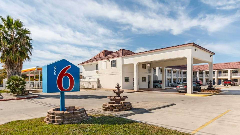 Motel 6 Hotels in San Marcos Starting @ $43 - Upto 39% OFF on 23 San ...