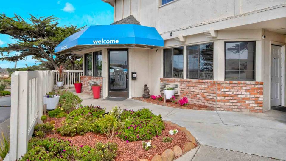 Motel 6 Marina, CA - Monterey, Motel 6 Marina, Book @ $66 - OYO