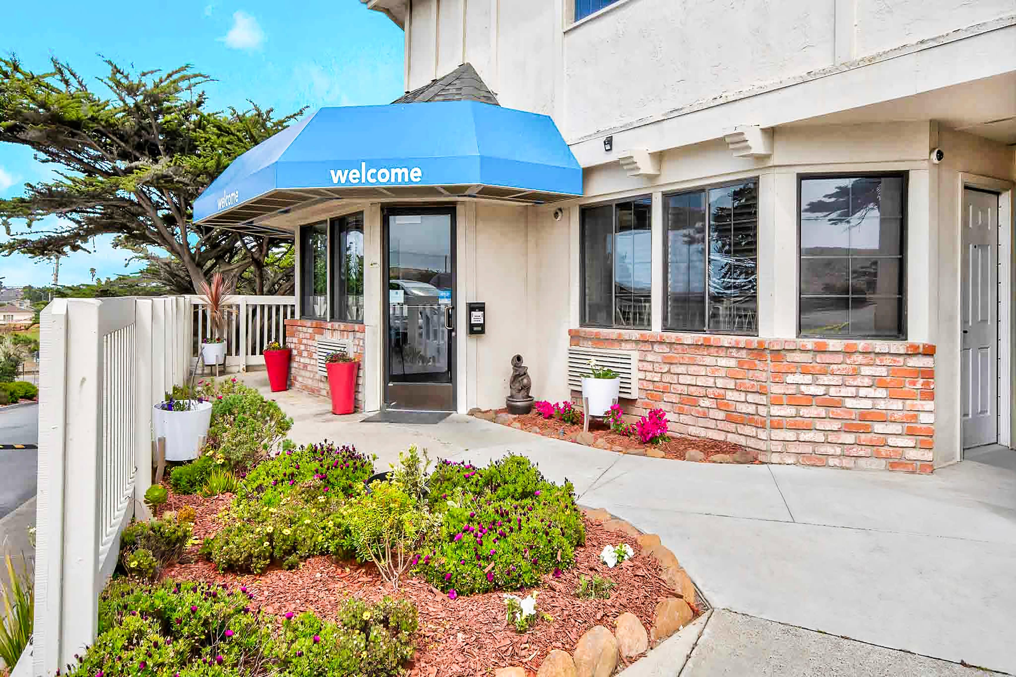 Motel 6 Marina, CA - Monterey, Motel 6 Marina, Book @ $244 - OYO