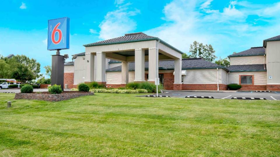 Studio 6 Georgetown, KY - Lexington North, Studio 6 Georgetown, Book ...